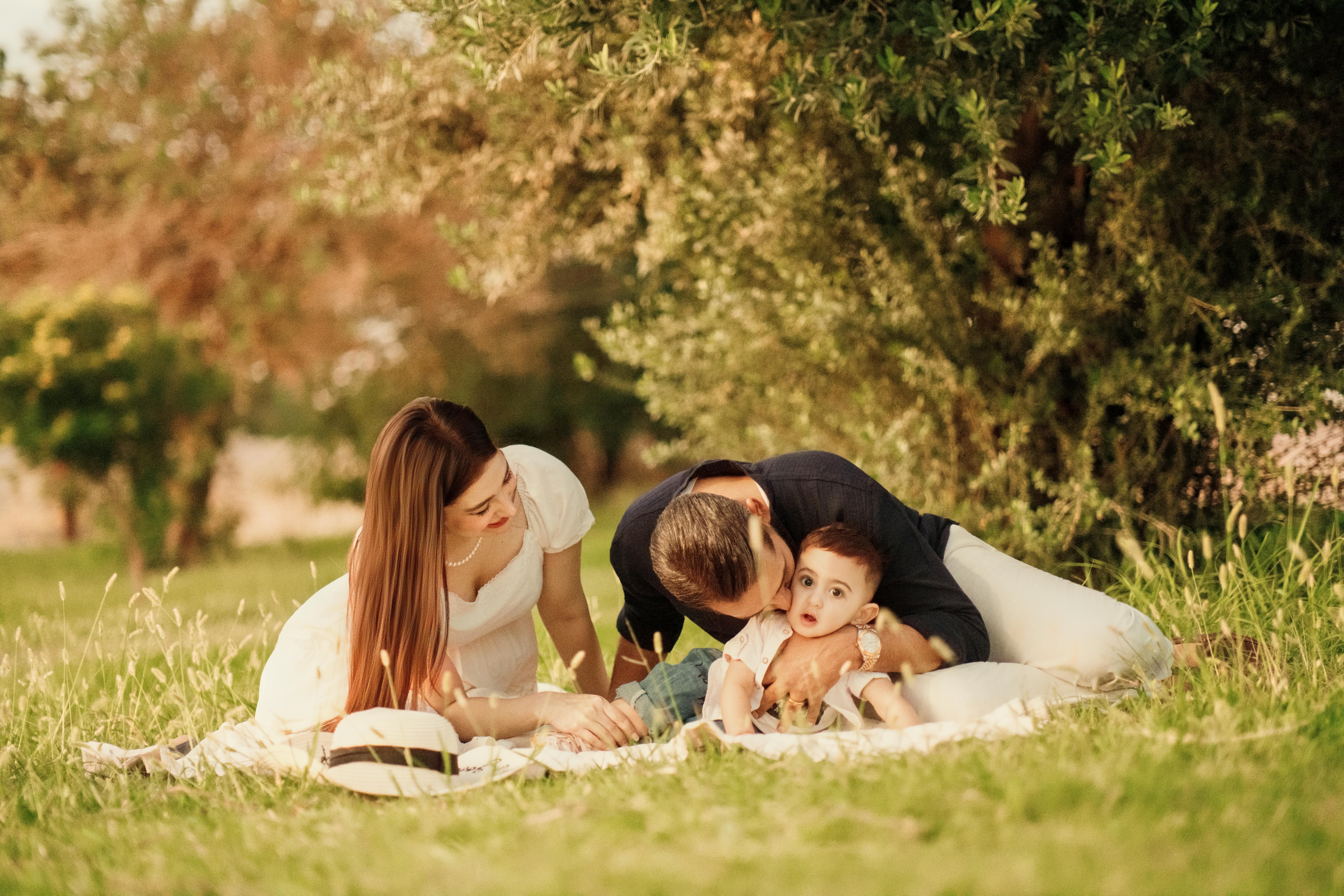 Family Picnic Photos, Download The BEST Free Family Picnic Stock Photos ...