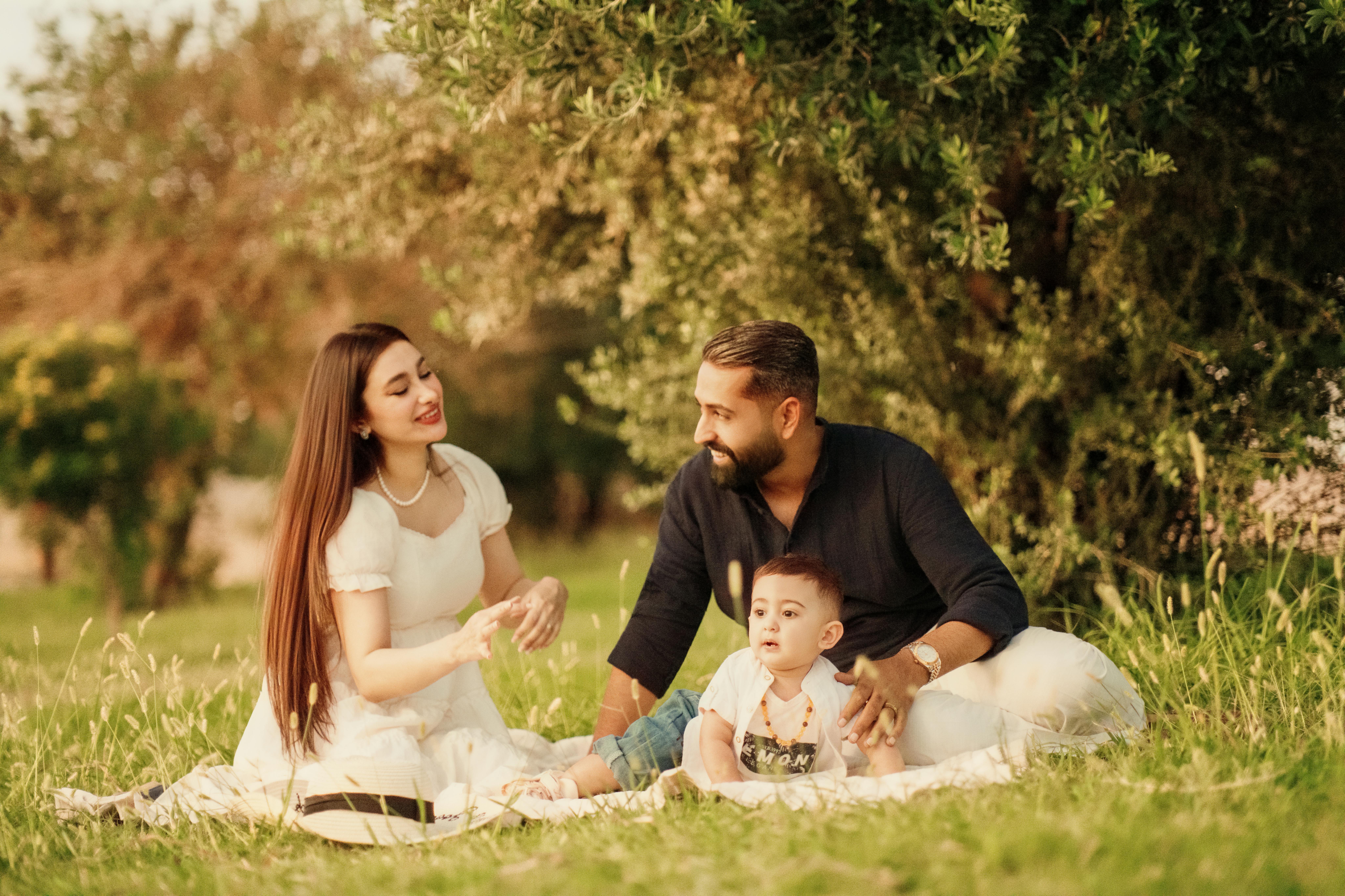 Family Picnic Photos, Download The BEST Free Family Picnic Stock Photos ...