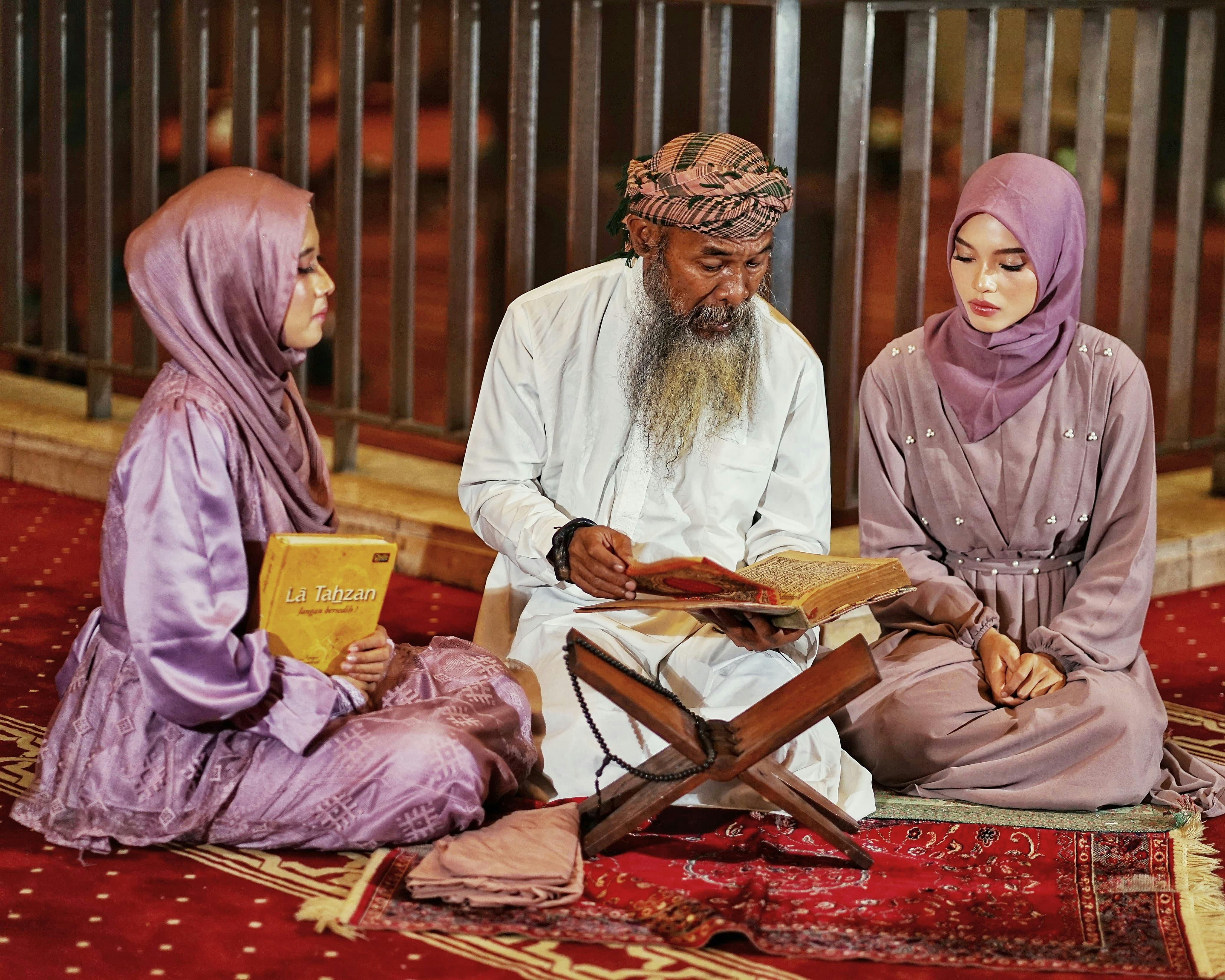 People Reading Books Photos, Download The BEST Free People Reading ...