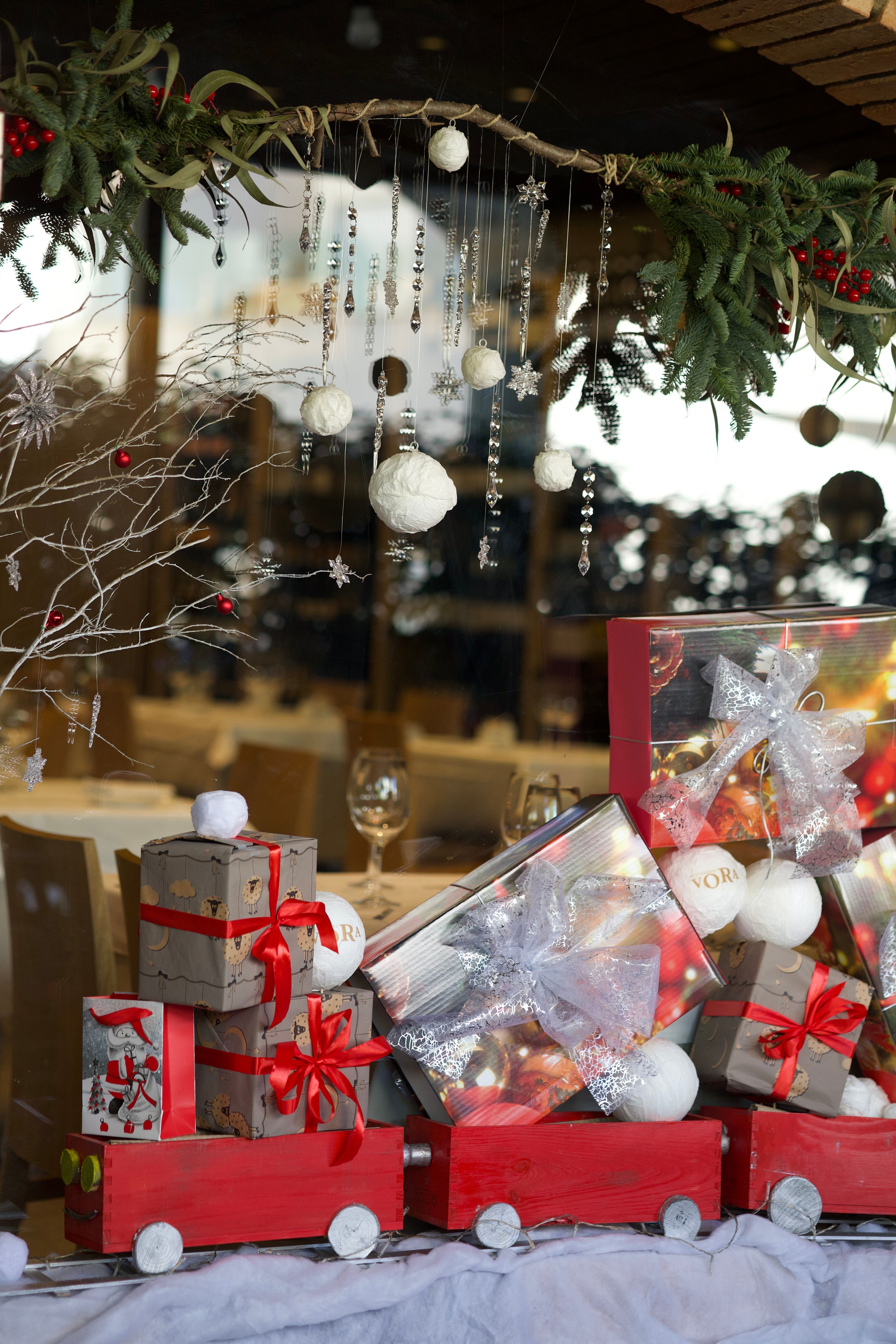 Christmas Decorations Restaurant Photos, Download The BEST Free ...