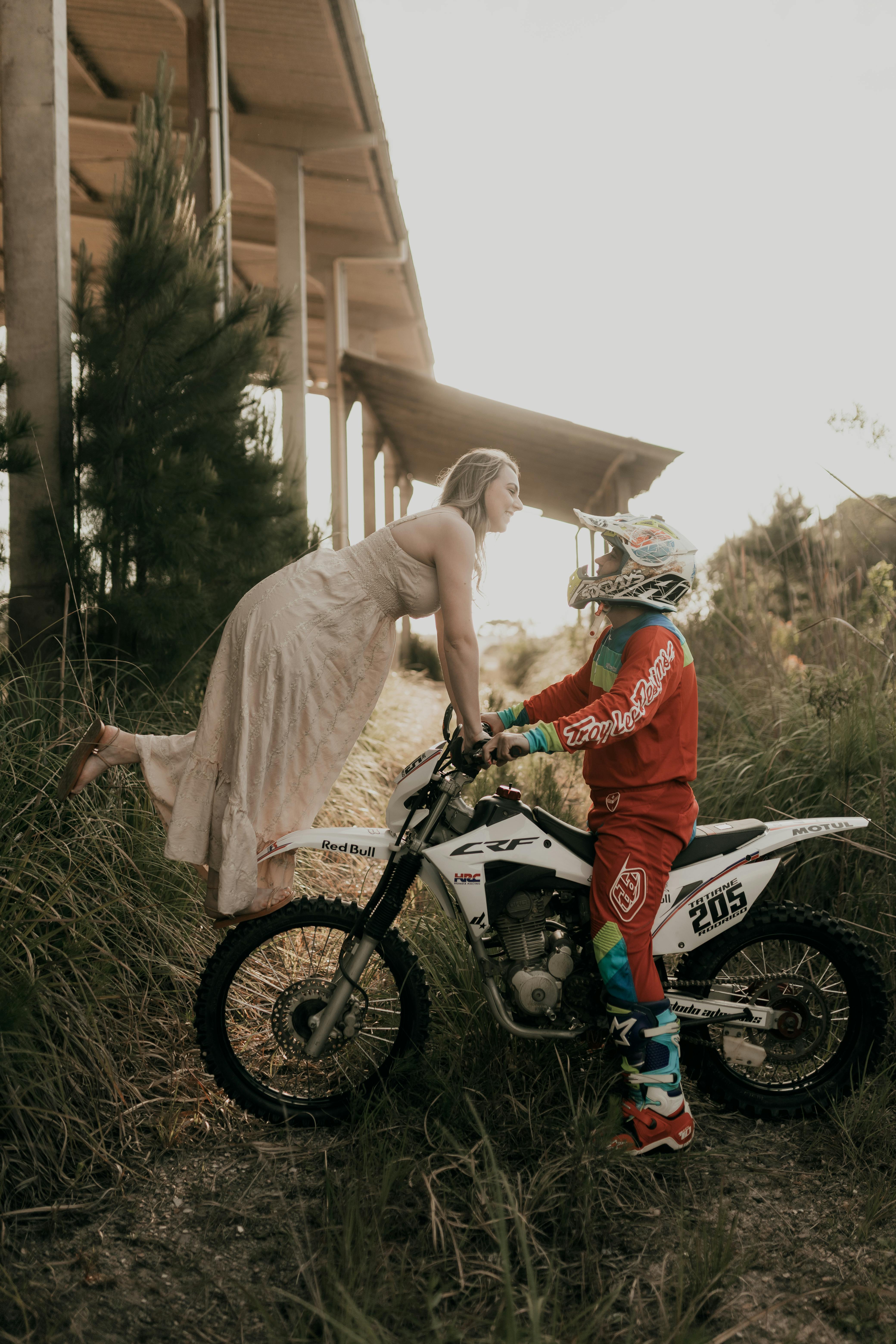 361.090+ Fotos y Imágenes de Fotos+de+chicas+en+brasier Gratis · Banco ...