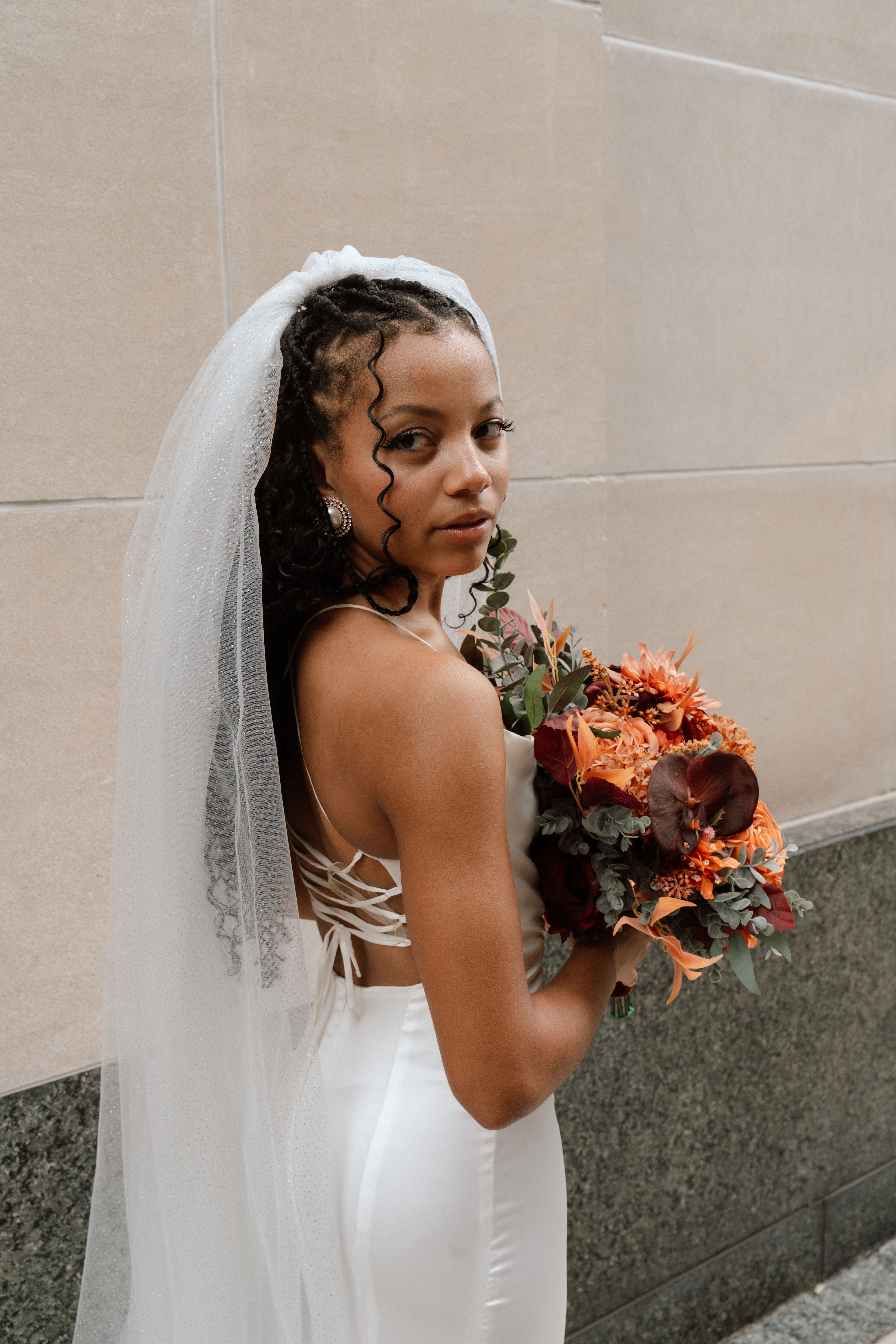 Mariée élégante Avec Bouquet à Orlando · Photo gratuite