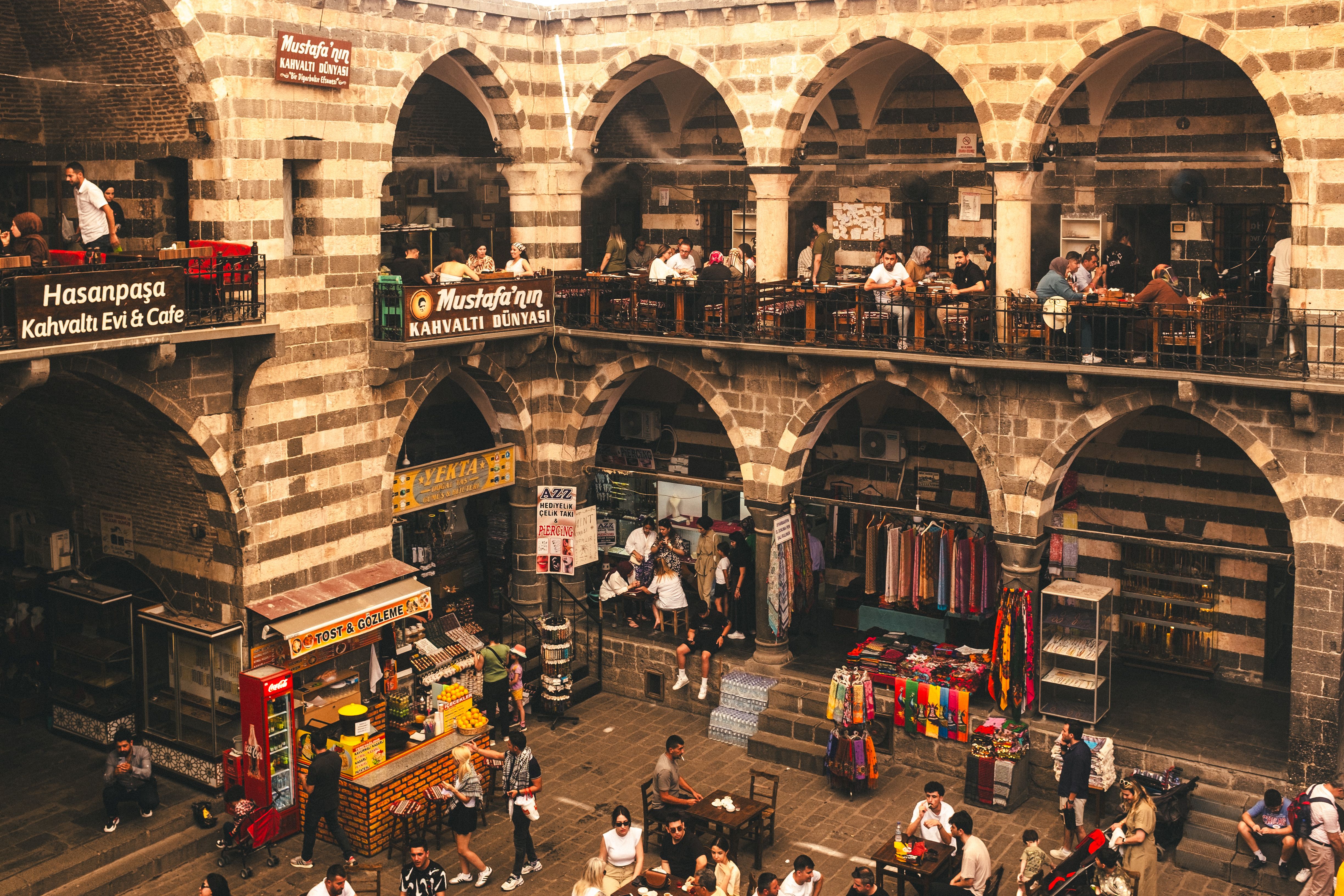 Vibrant Turkish Bazaar with Cafes and Shops · Free Stock Photo