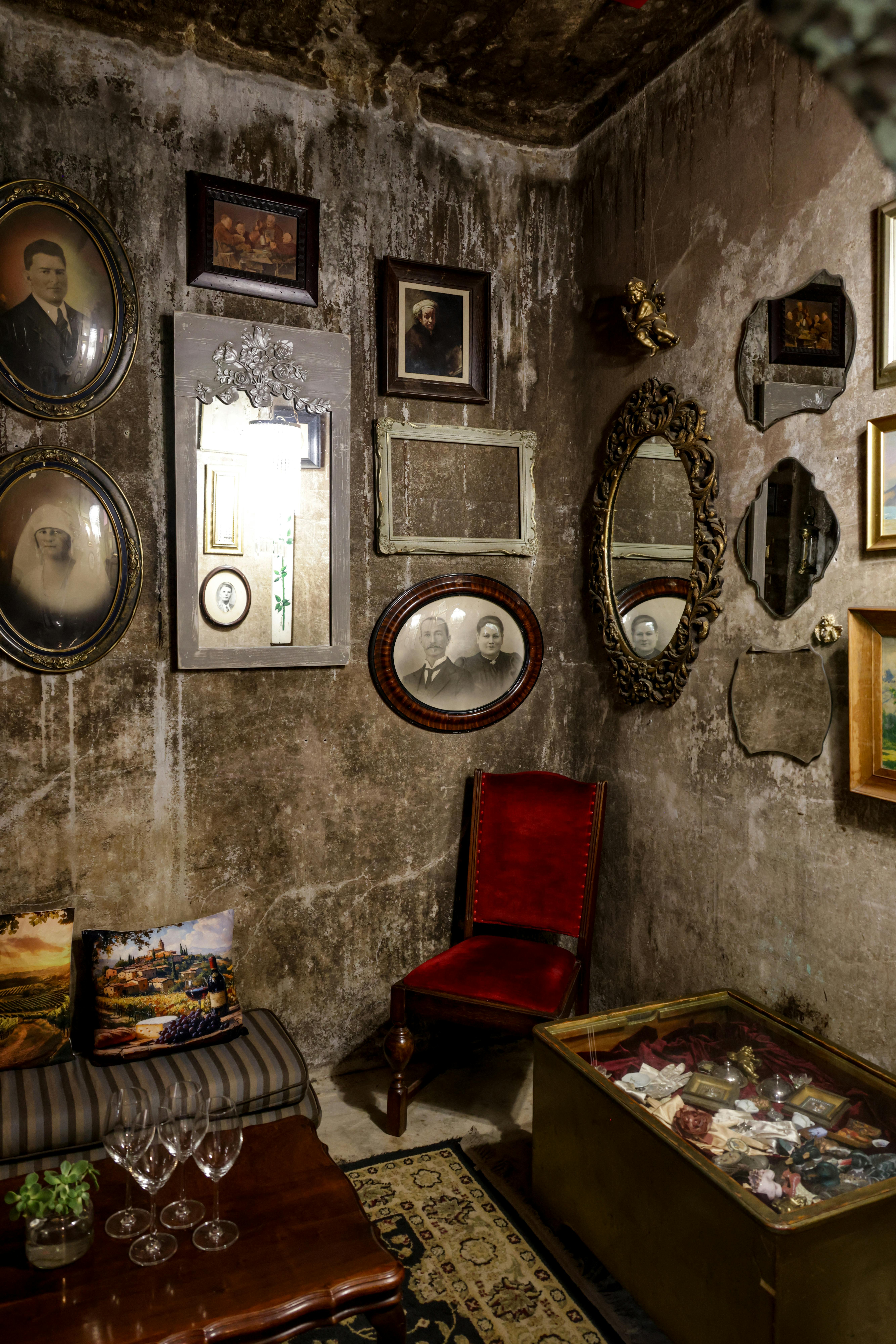 Mirrors Photos, Download The BEST Free Mirrors Stock Photos & HD Images