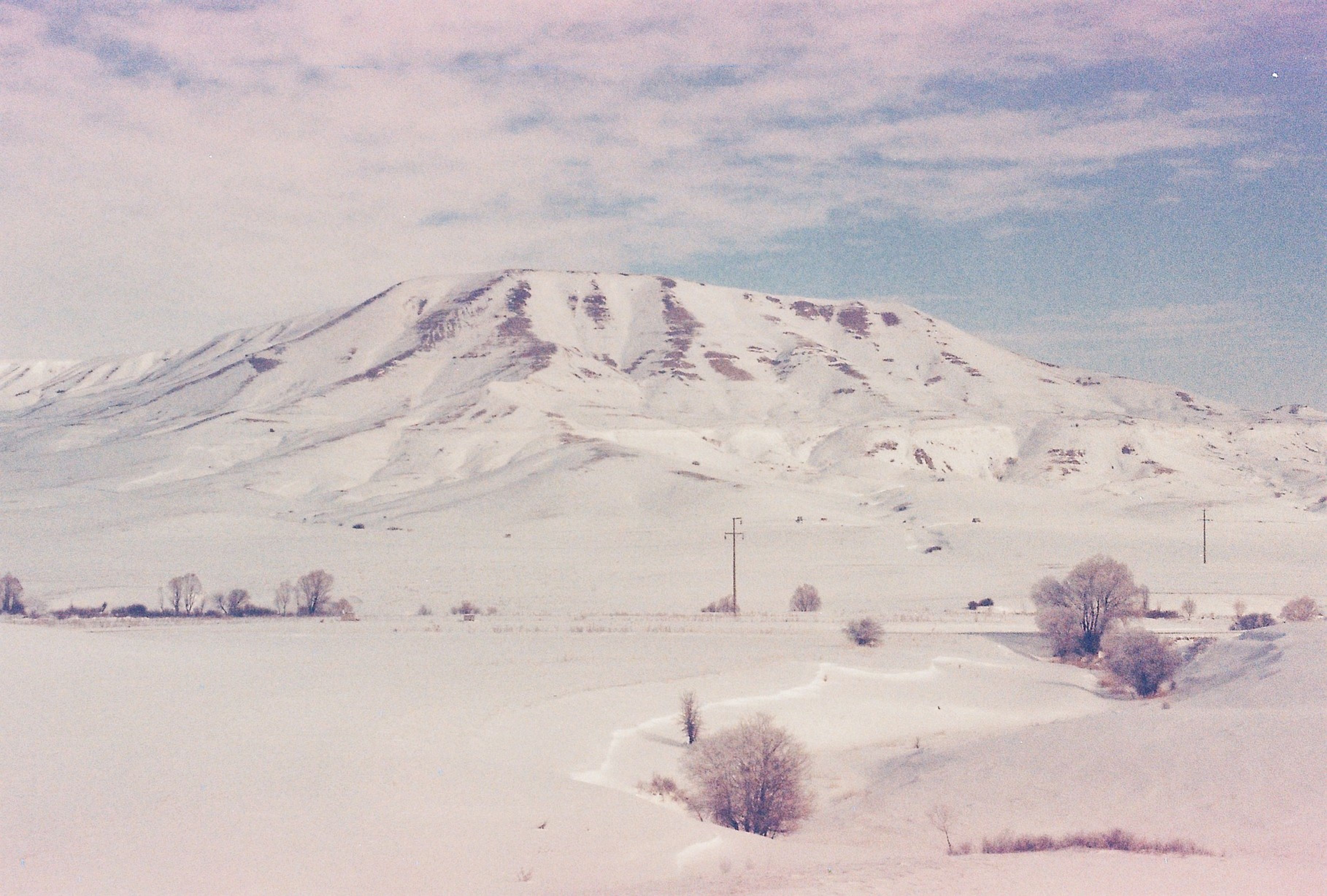 Snow-Covered Landscape in Sivas, Türkiye · meta.free_stock.photo