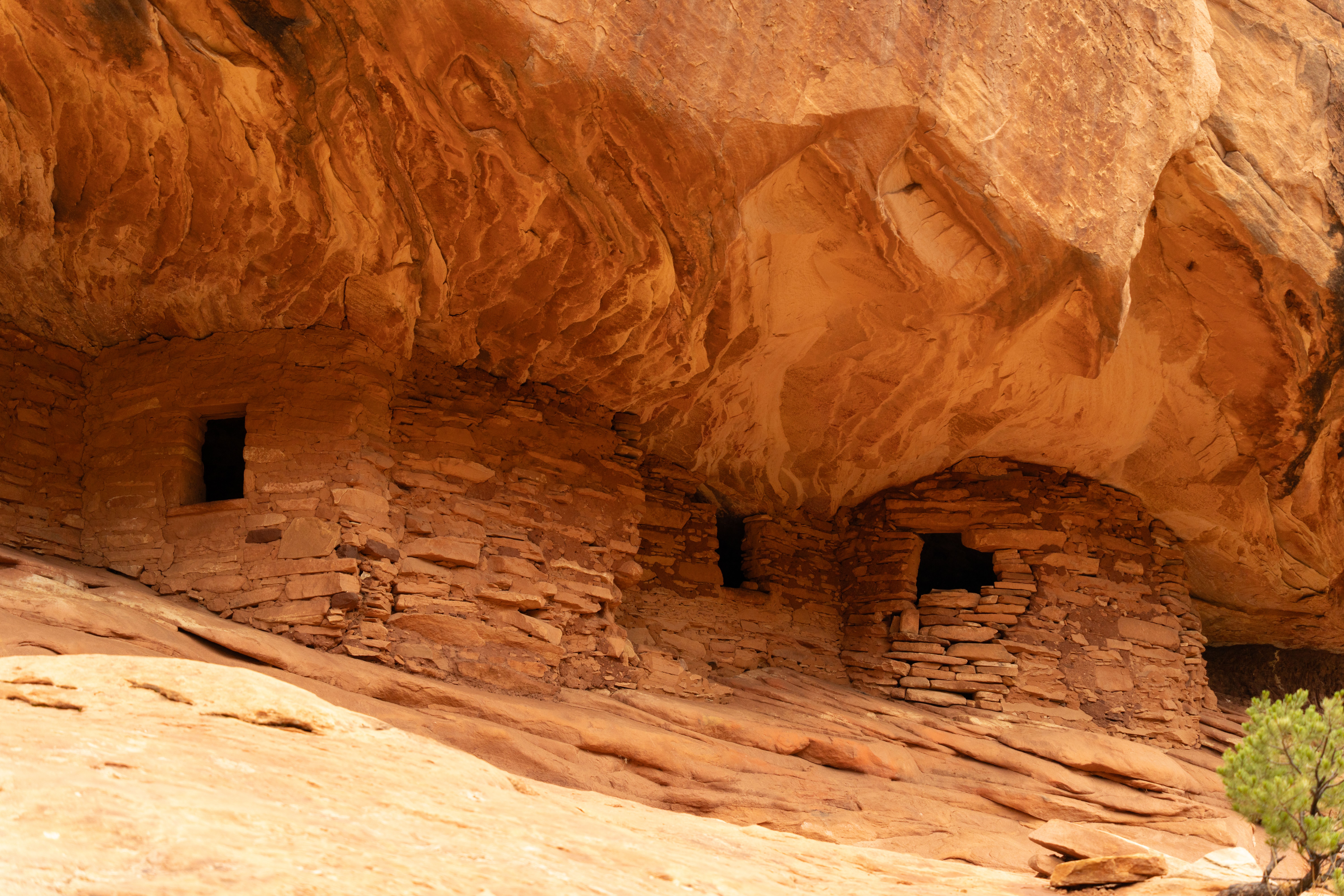 Ancient Cliff Dwelling Ruins in Utah Desert · Free Stock Photo