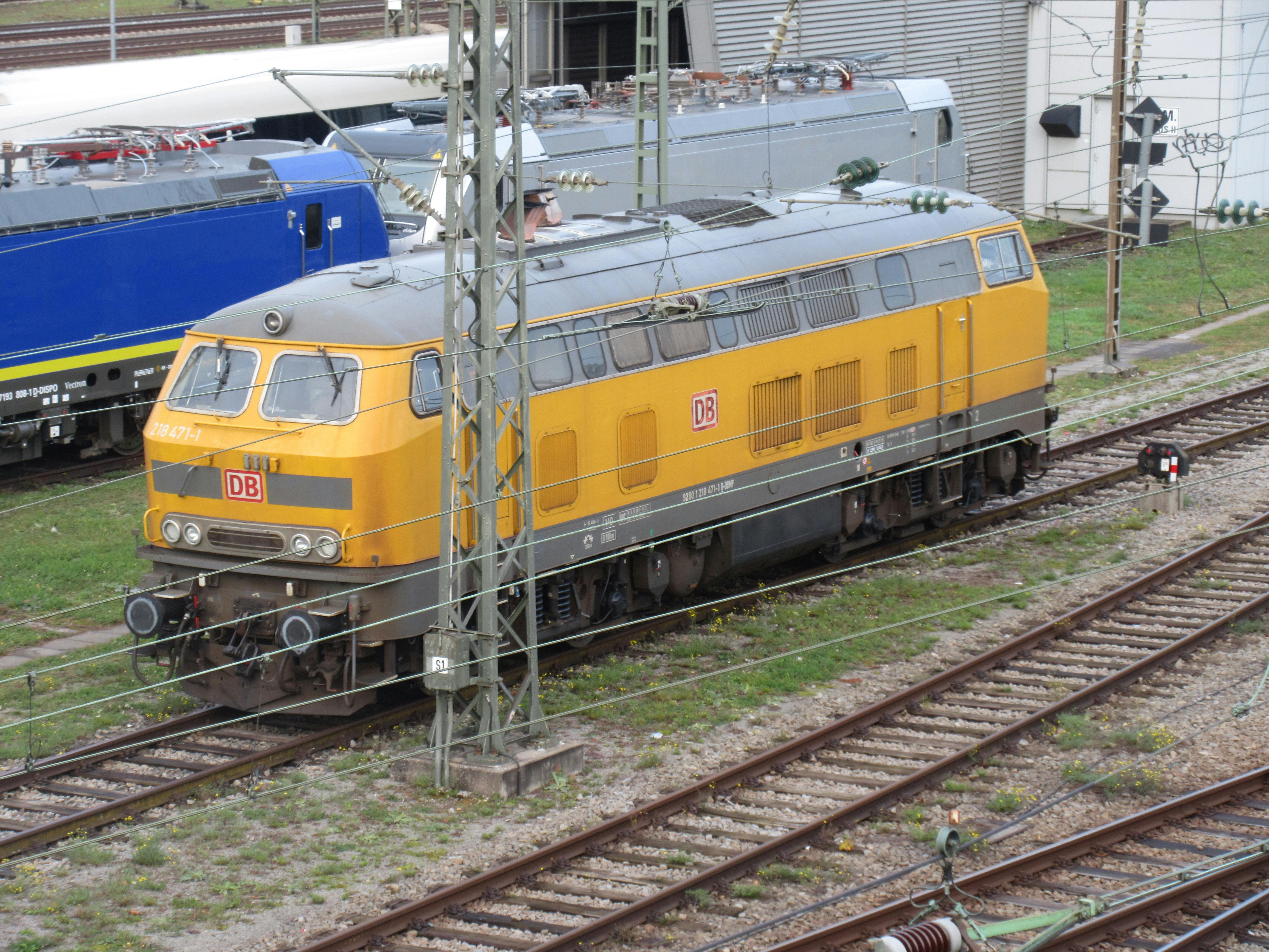 Vintage Diesel Locomotive on Railway Tracks · Free Stock Photo