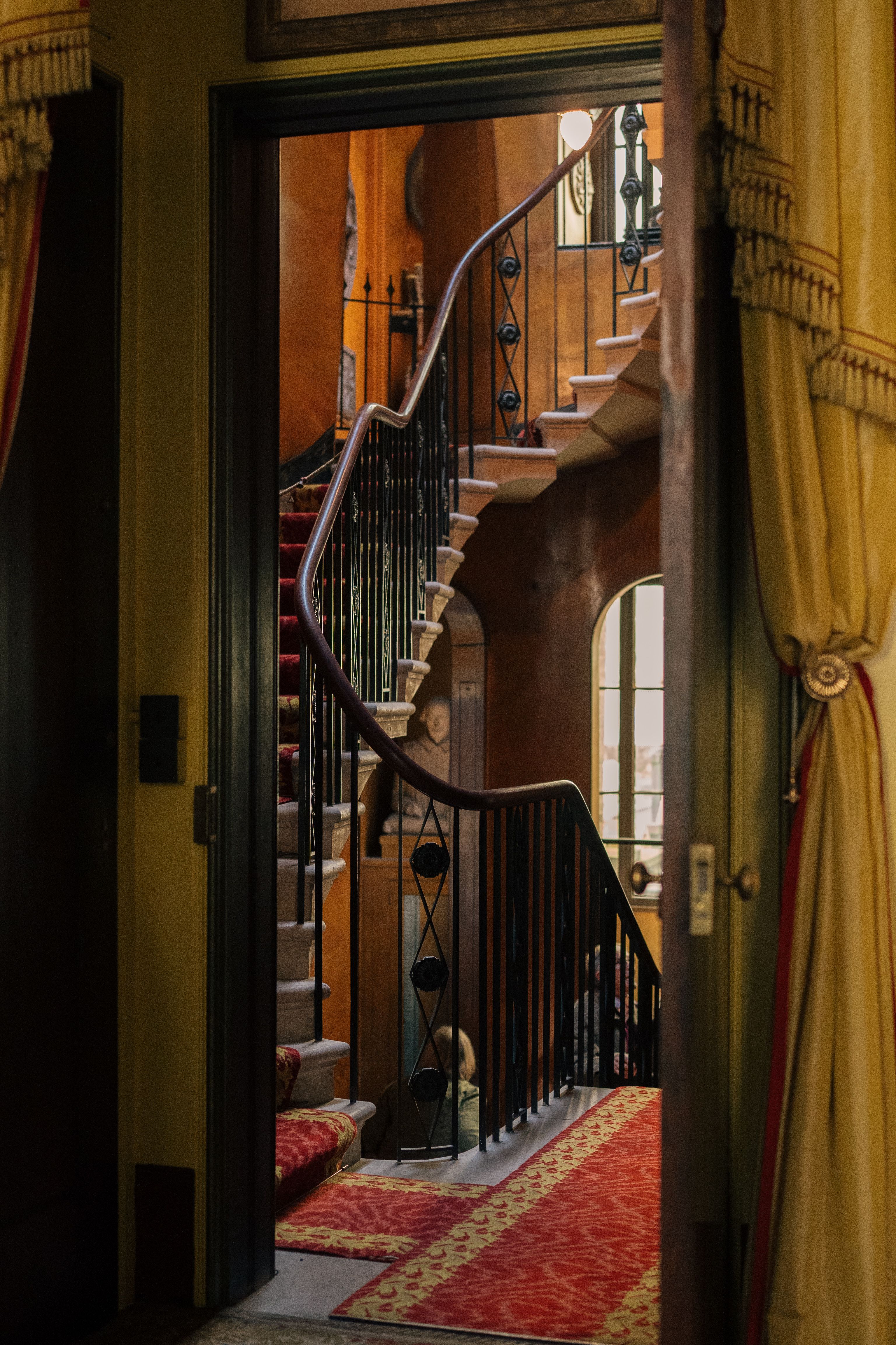 Elegant Curved Staircase and Draped Doorway in London · Free Stock Photo