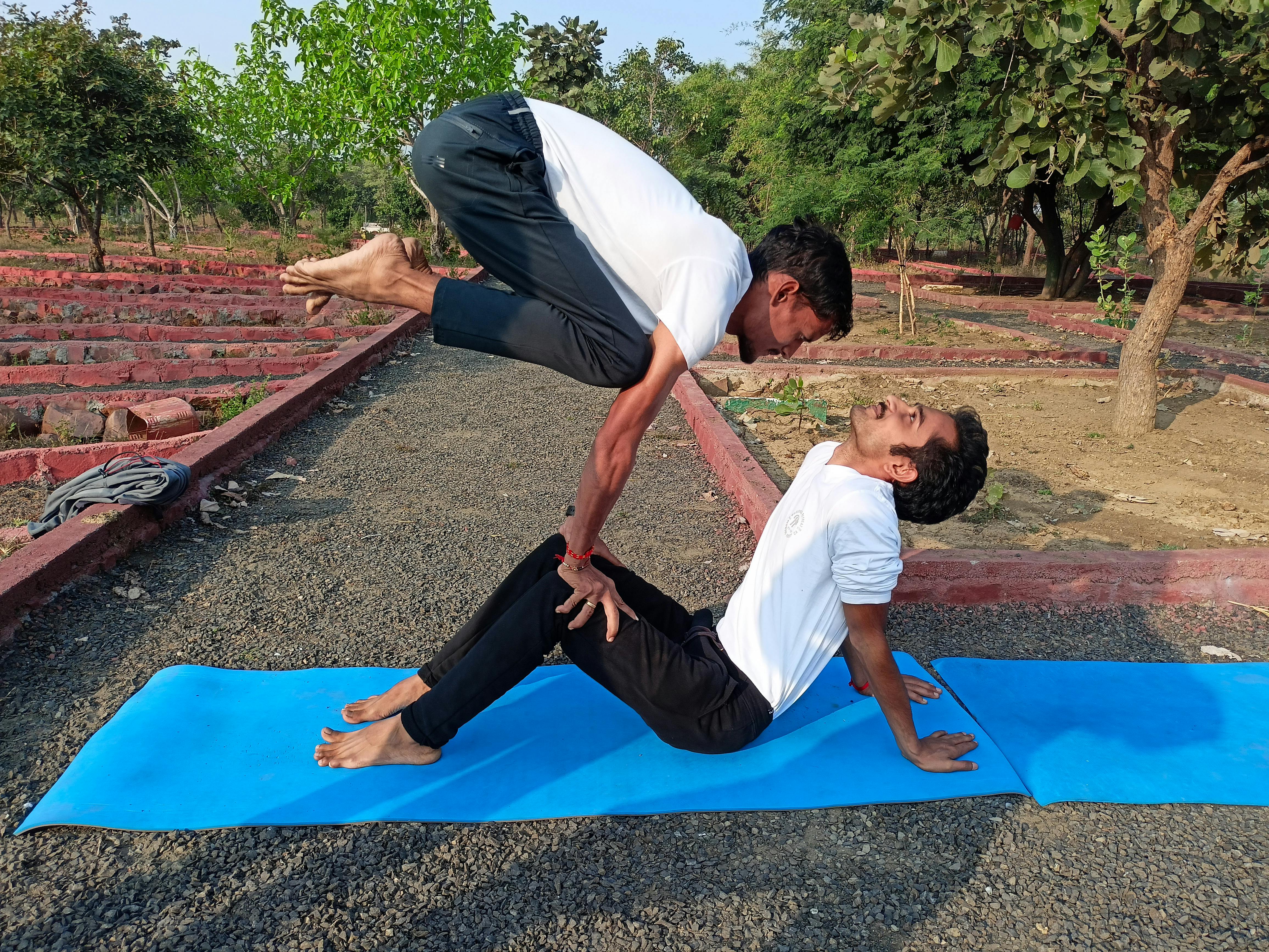 Duo Poses Photos, Download The BEST Free Duo Poses Stock Photos & HD Images