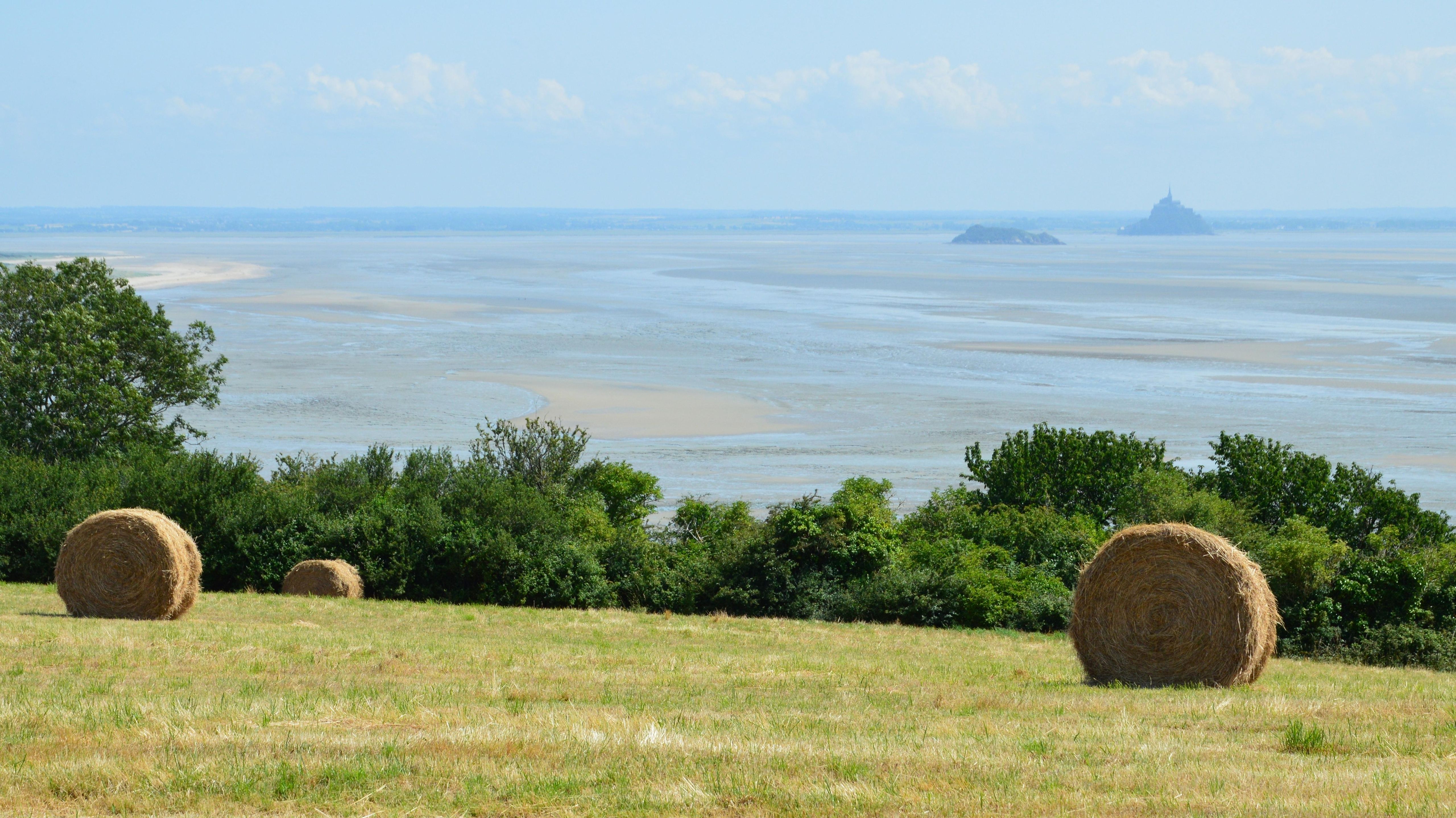 Scenic Coastal Farmland in Champeaux, Normandy · Free Stock Photo