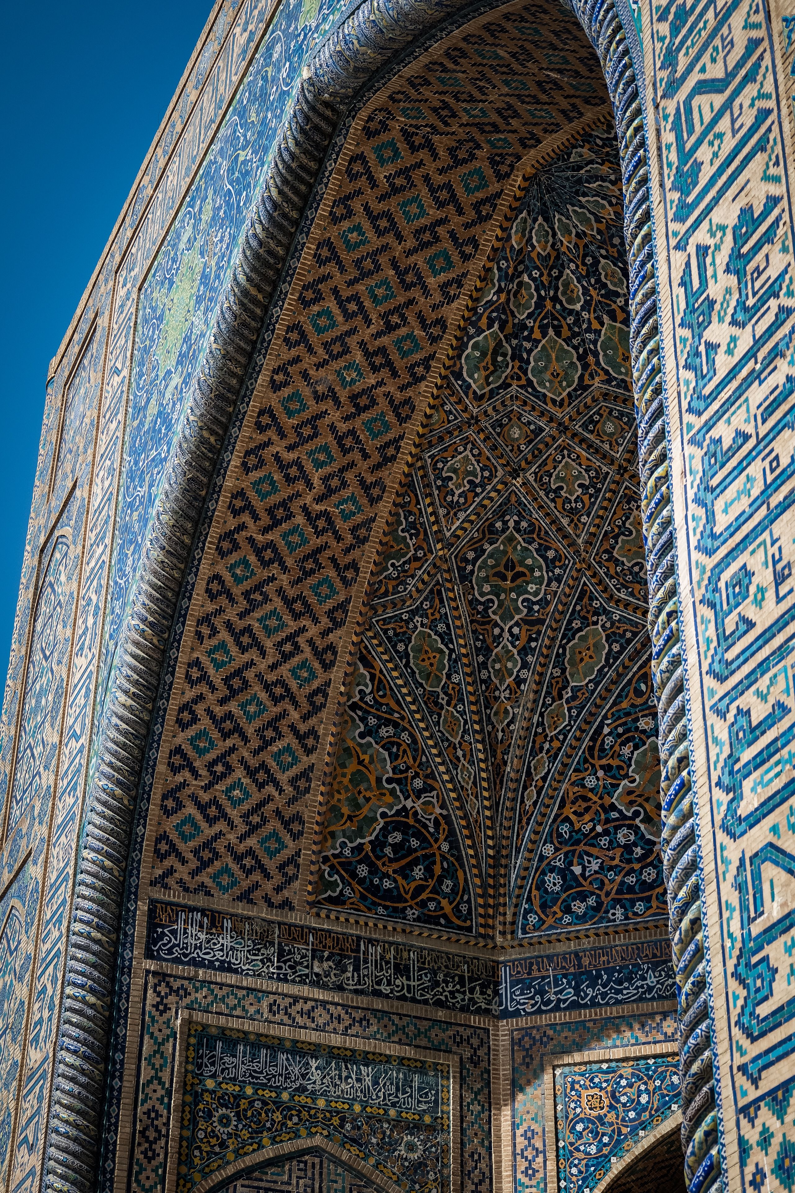 Intricate Islamic Architecture with Mosaic Patterns · Free Stock Photo