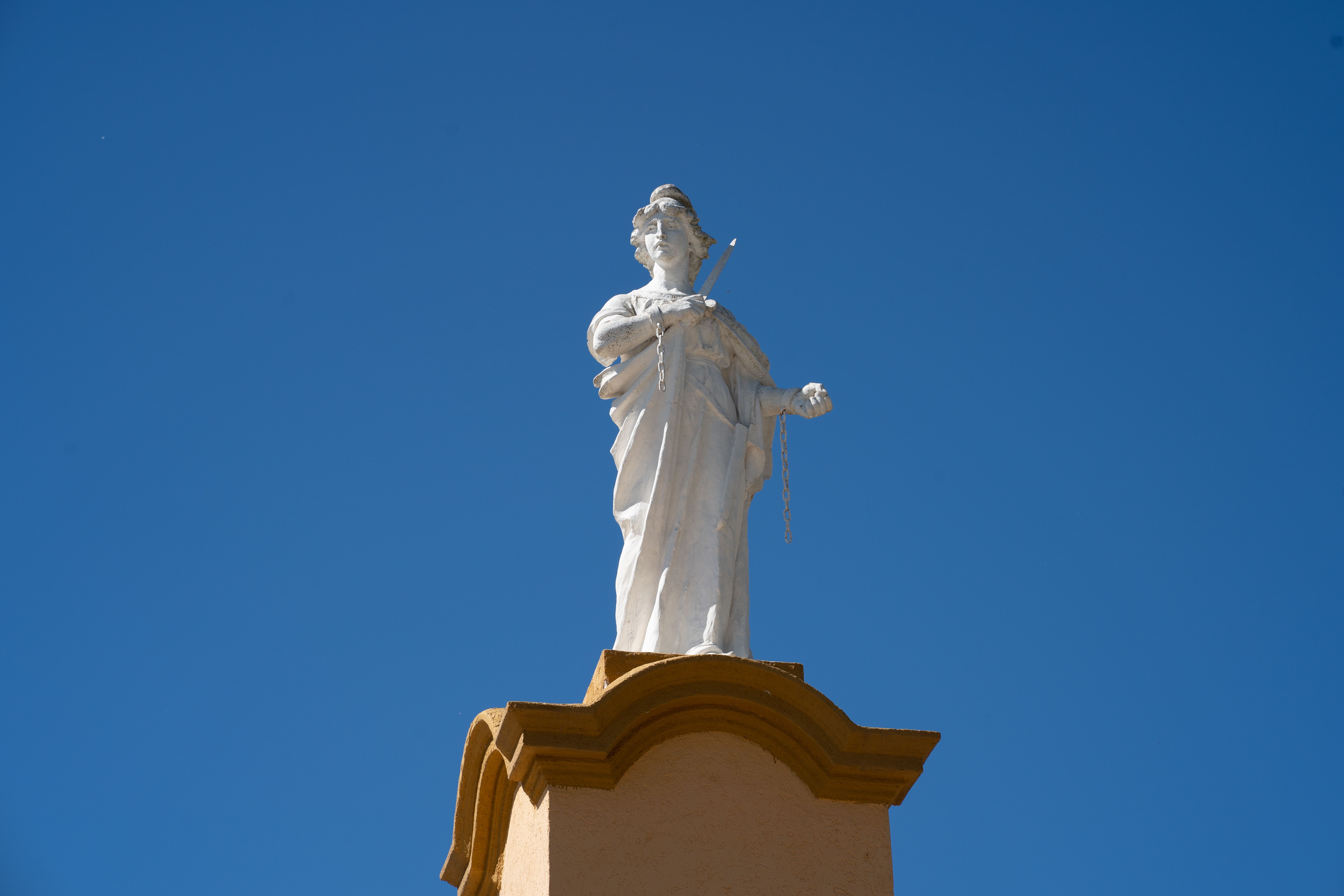 Stunning Monument Statue under Clear Sky · Free Stock Photo