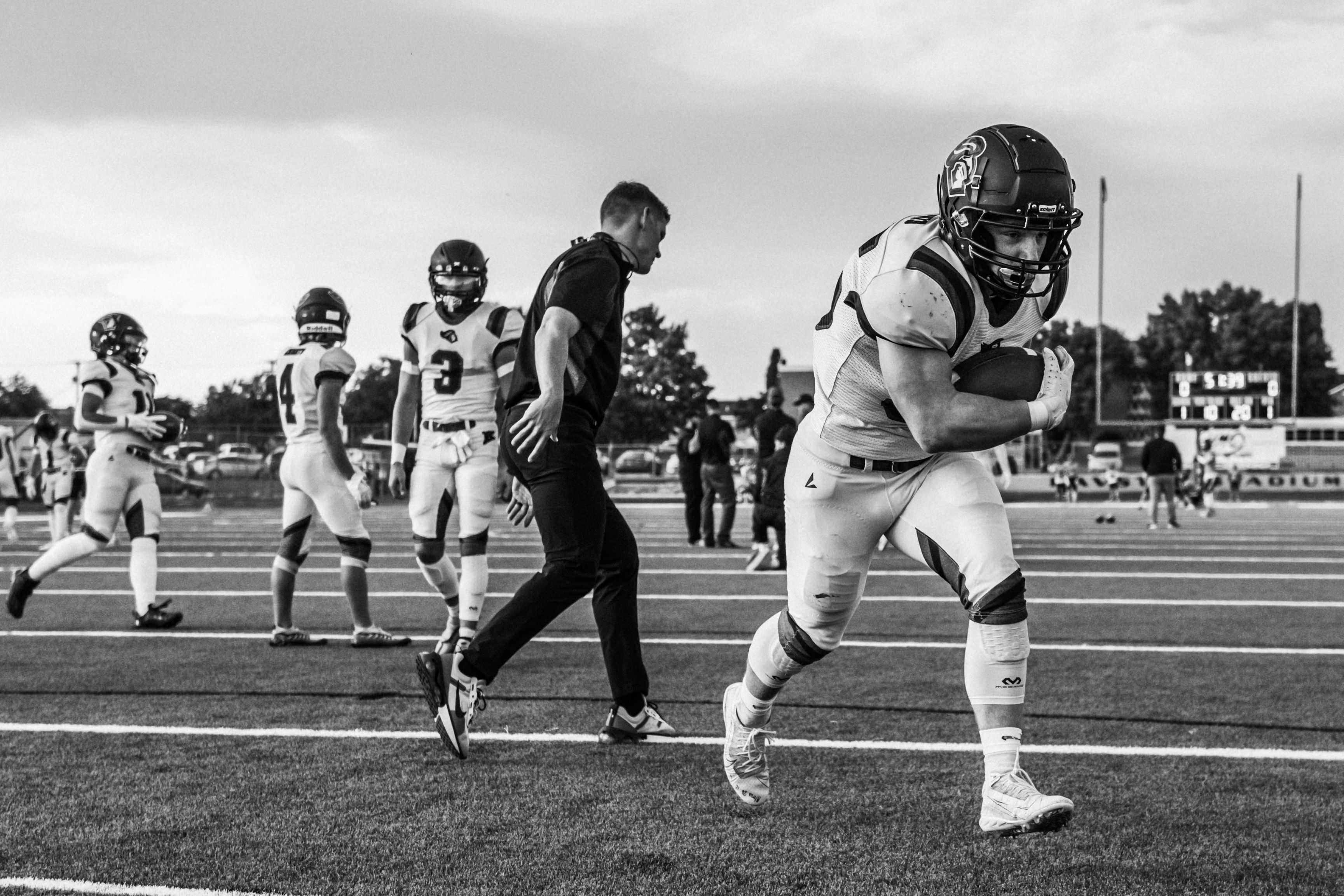 Dynamic High School Football Practice Action · Free Stock Photo
