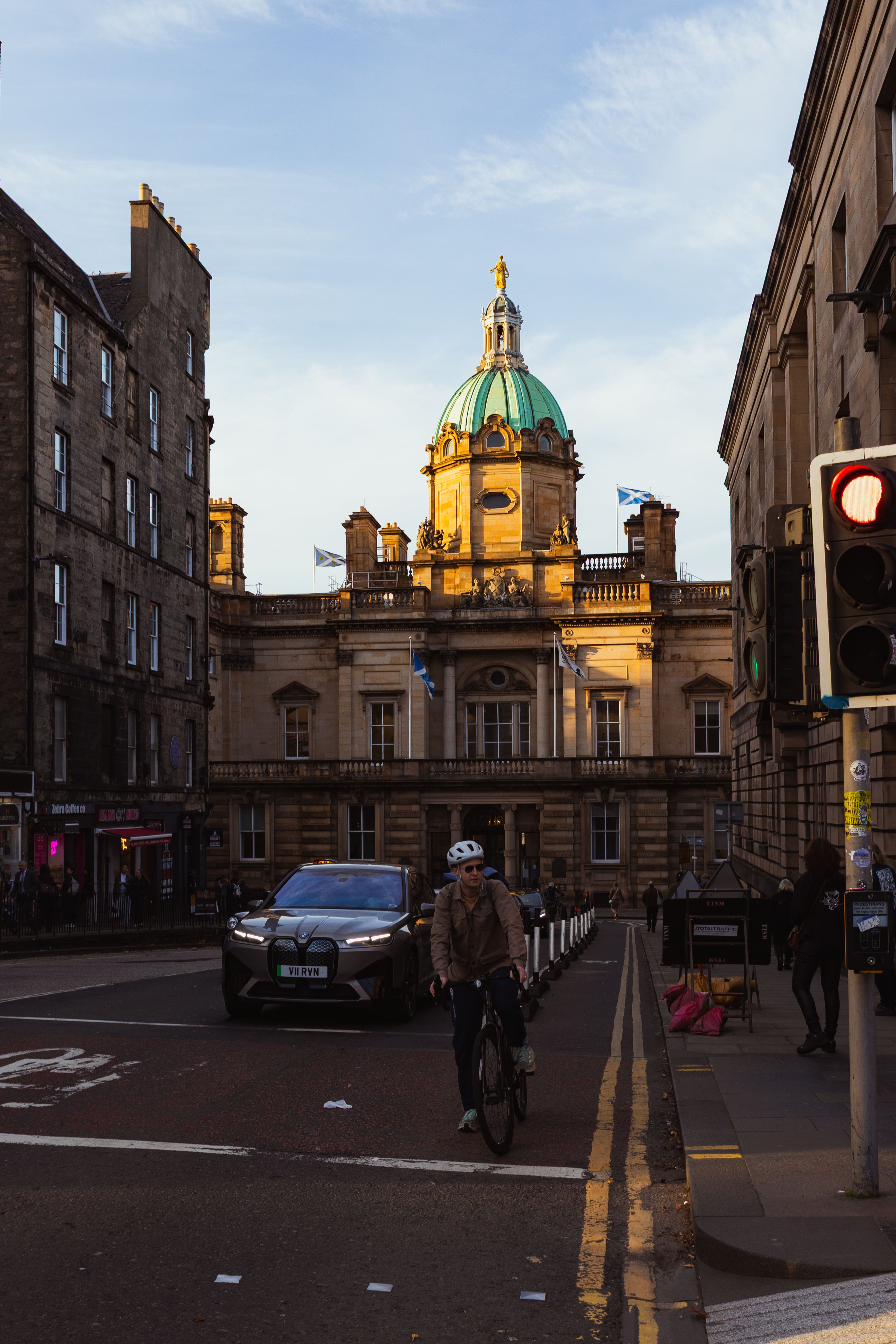 Street Scene with Historic Architecture in Edinburgh · Free Stock Photo