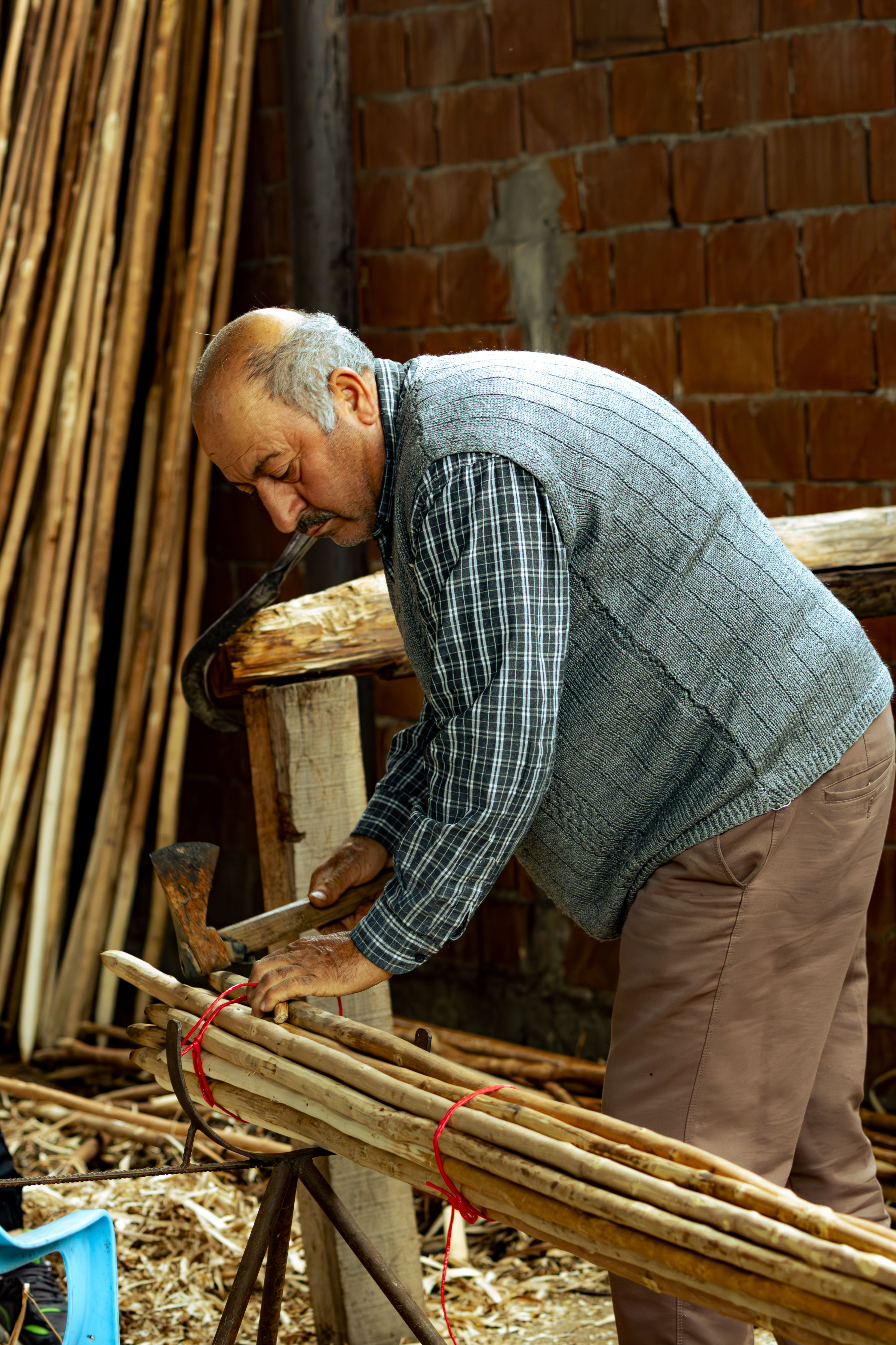 Man Using Hammer · Free Stock Photo