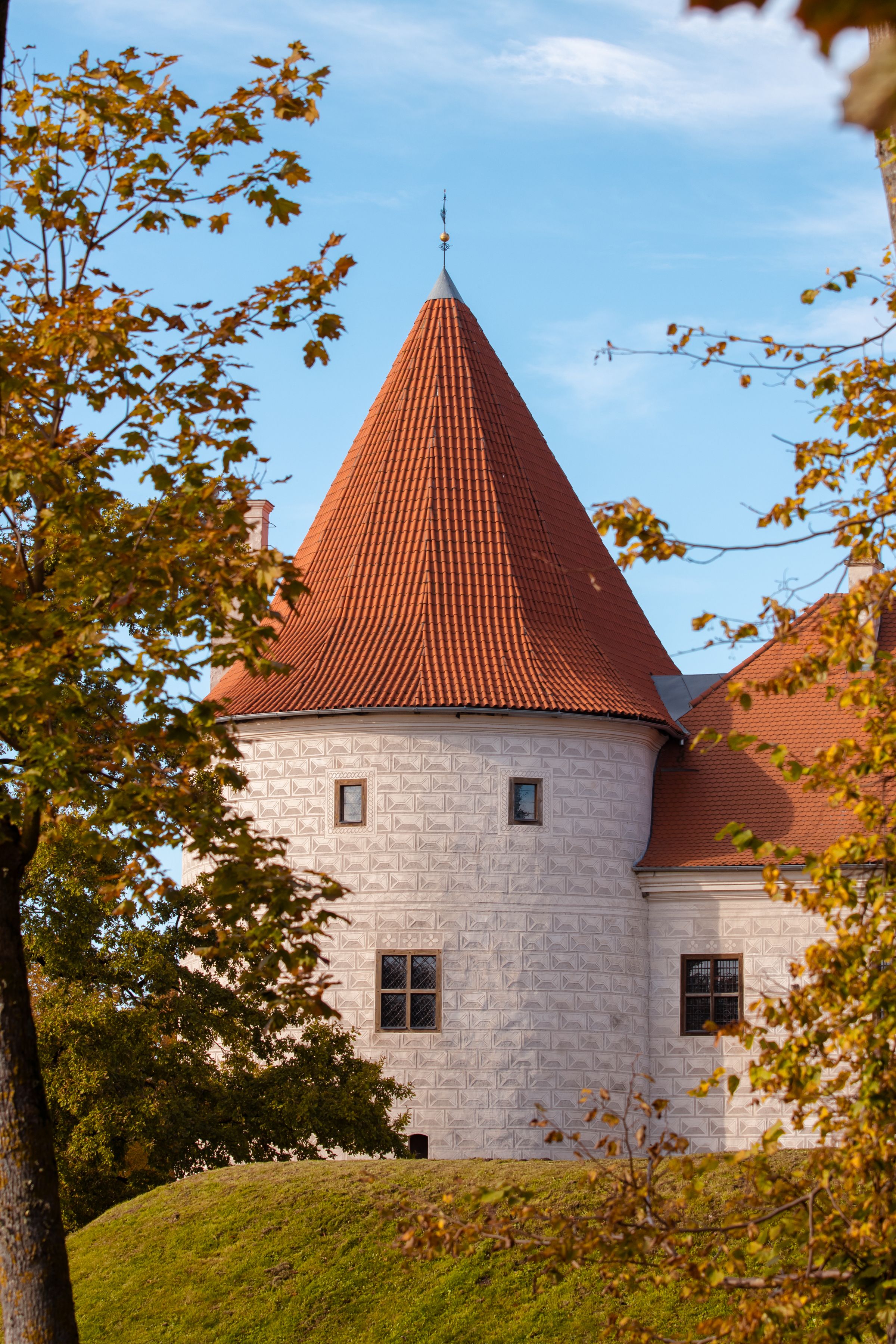 Charming Autumn View of Bauska Castle, Latvia · Free Stock Photo