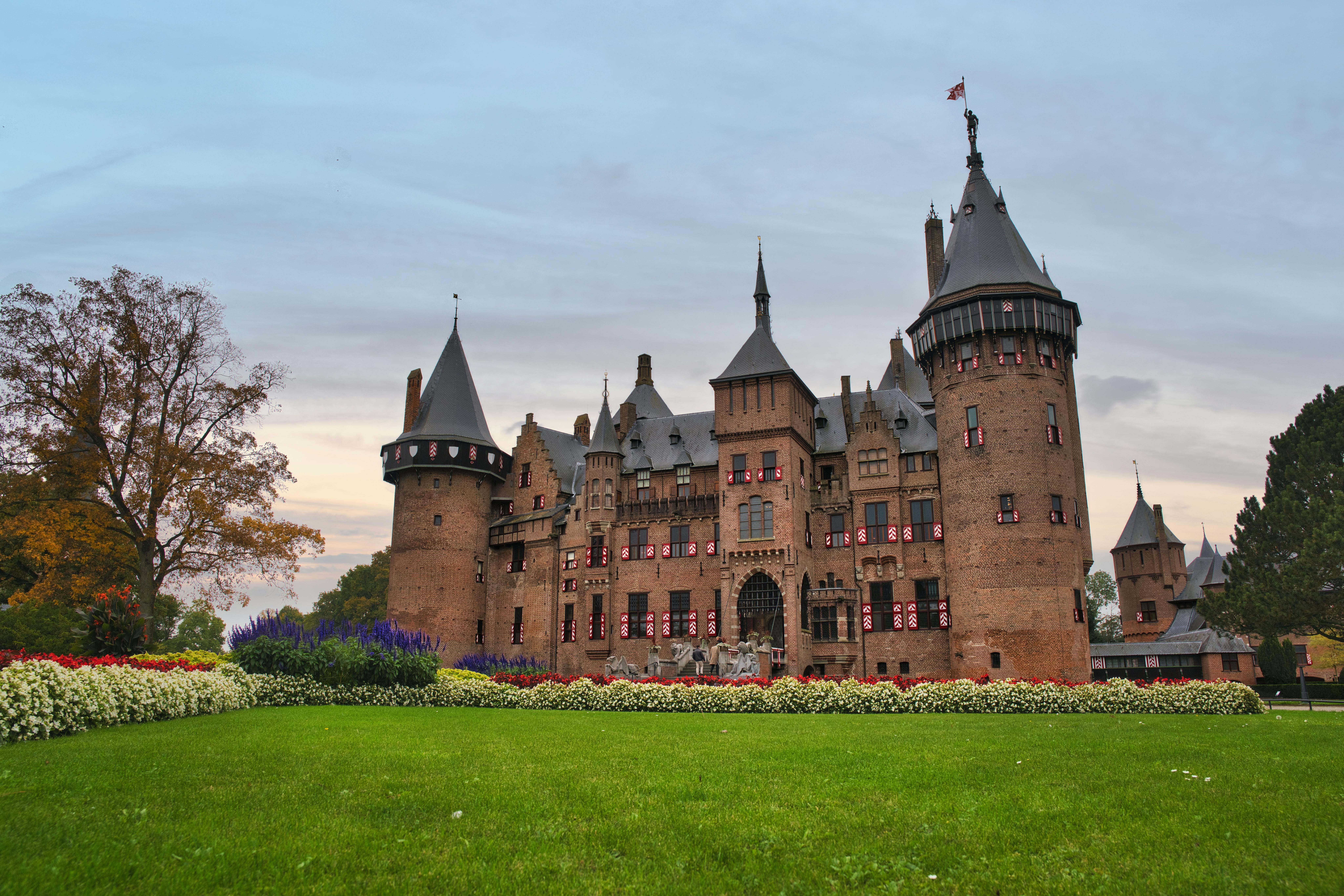 Majestic De Haar Castle in Autumn Light · Free Stock Photo