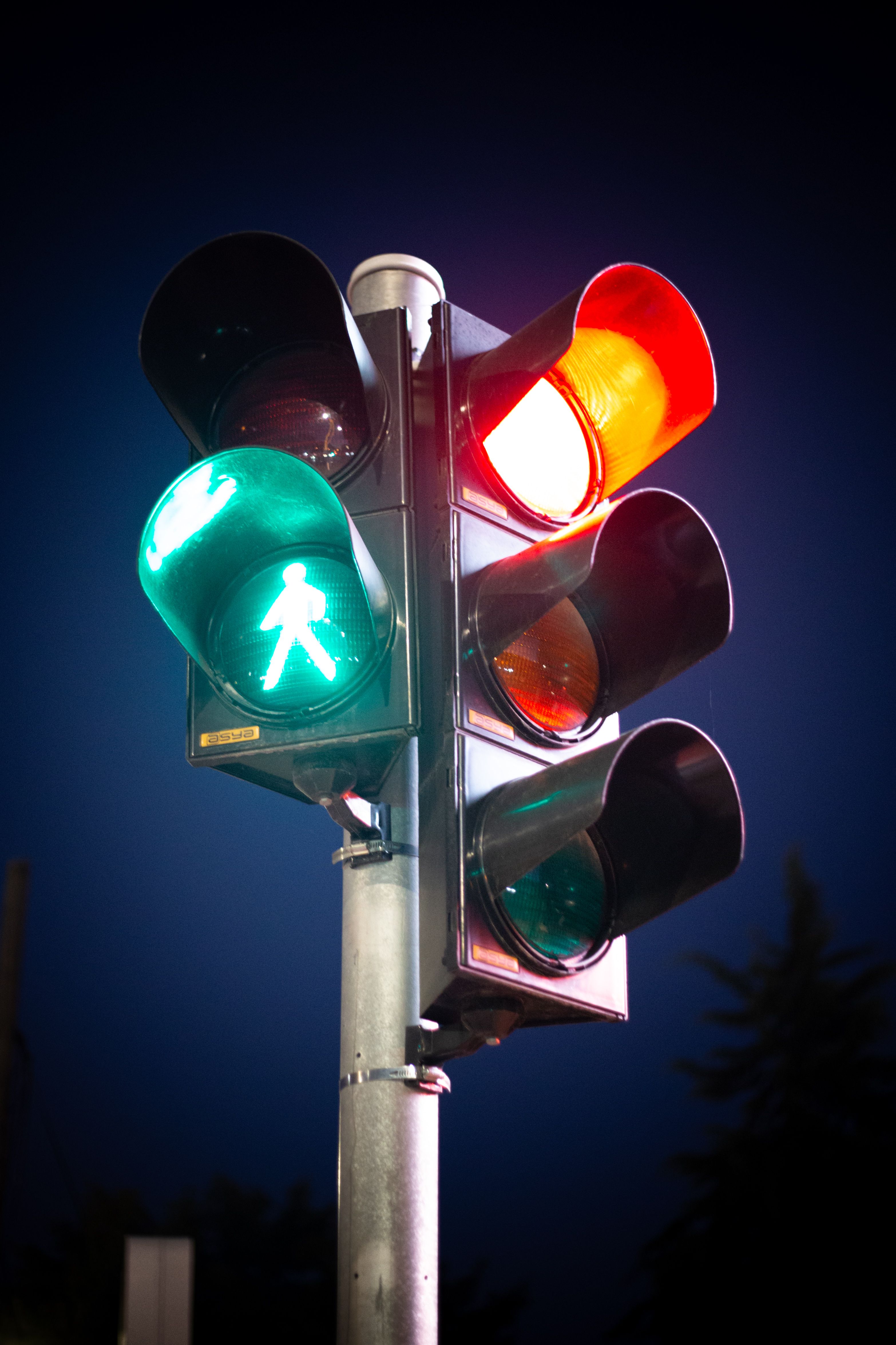 Traffic Light at Night with Green Signal · Free Stock Photo