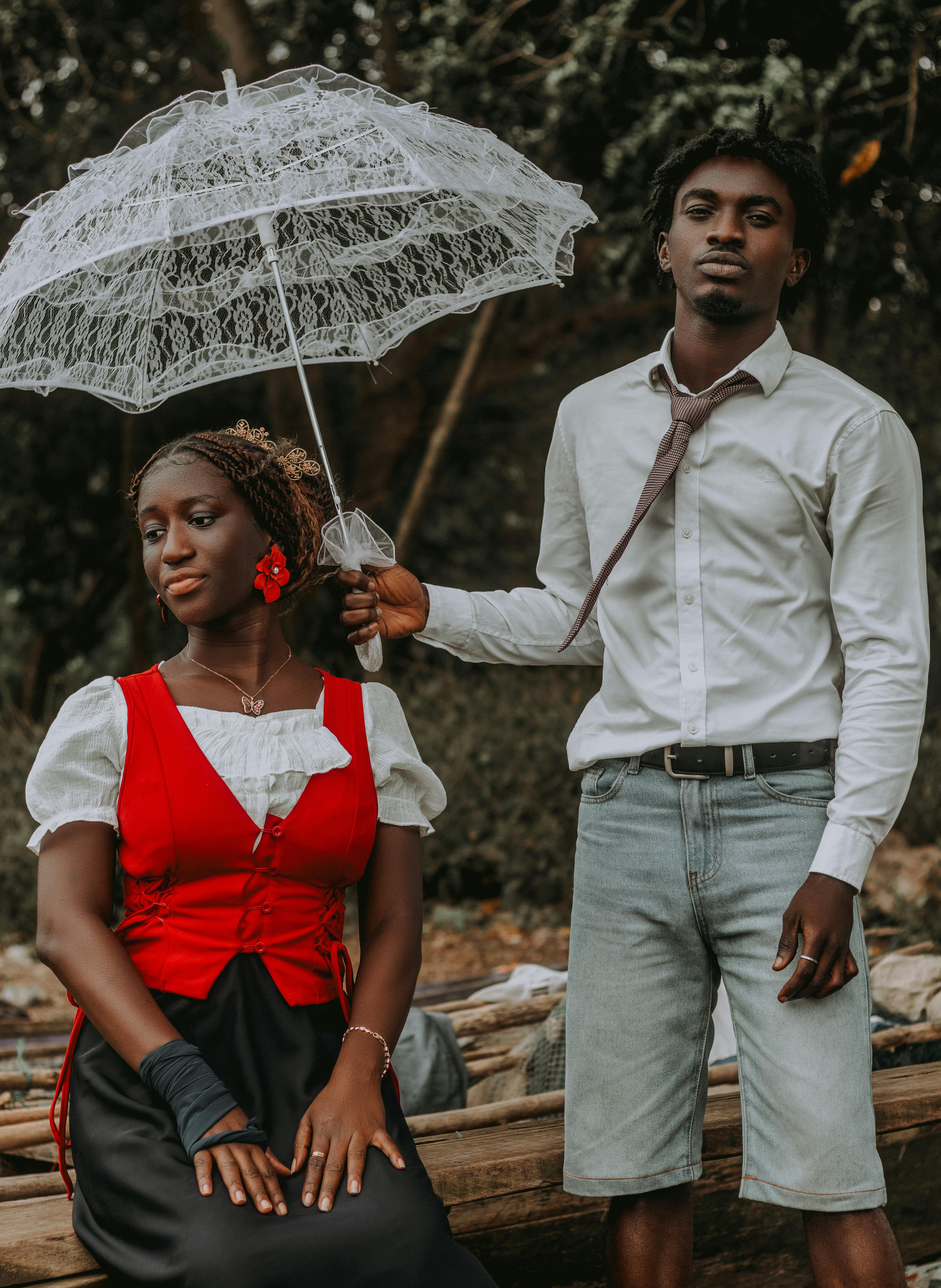 Charmant Portret Van Modieus Stel Buiten · Gratis stockfoto