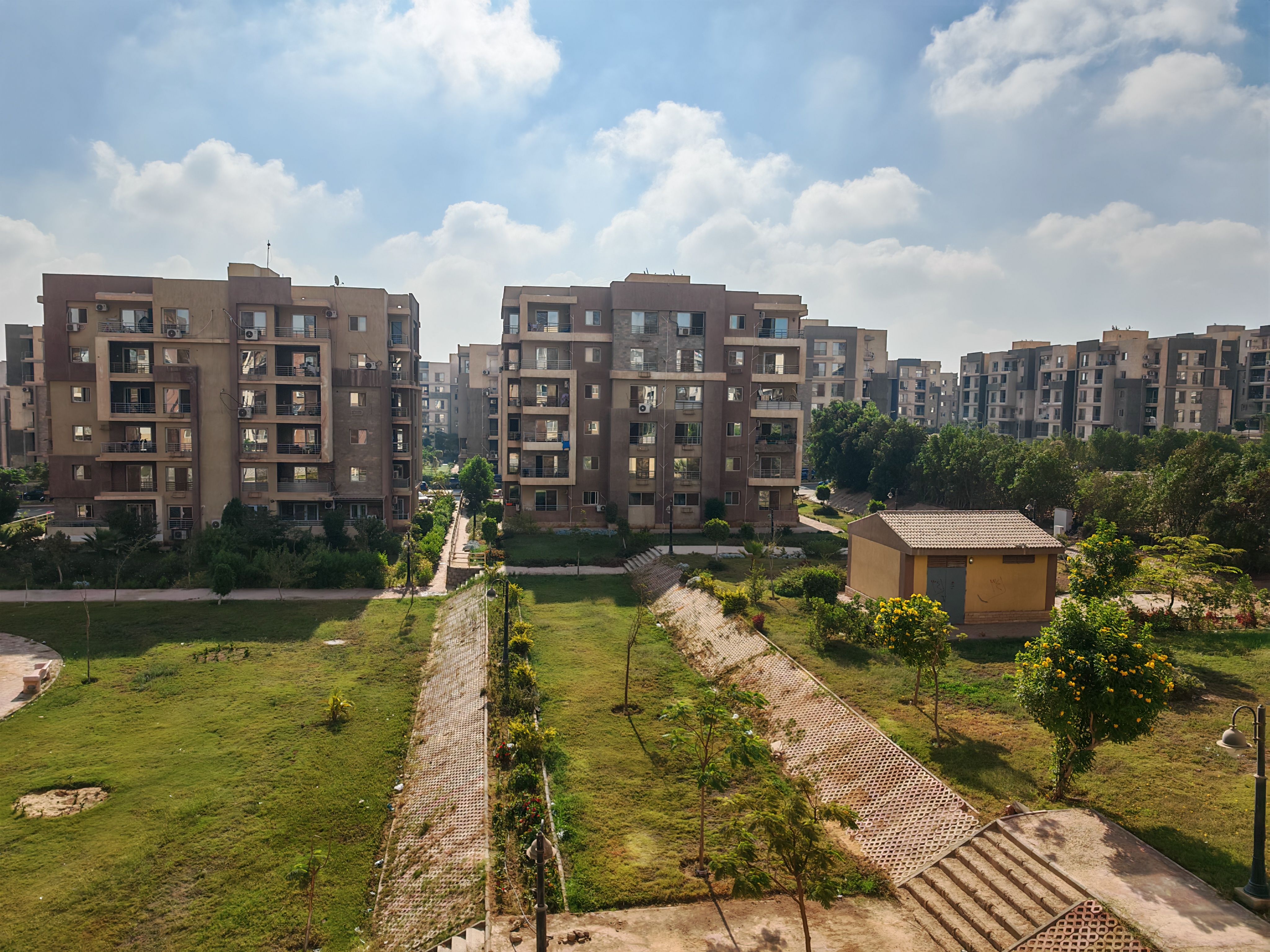 Modern Apartment Complex with Green Landscape · Free Stock Photo