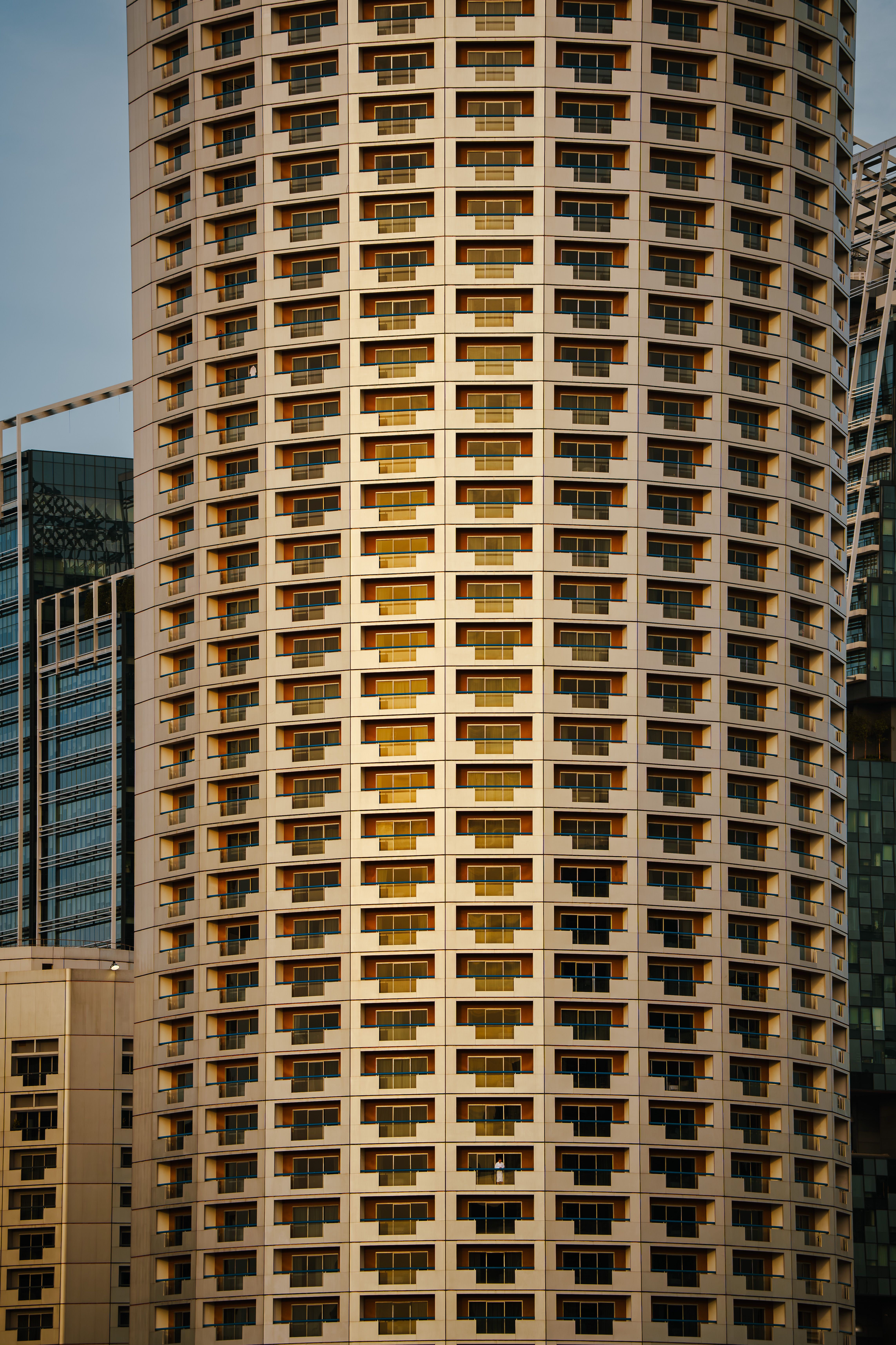 Modern High-Rise Building in City Skyline · Free Stock Photo