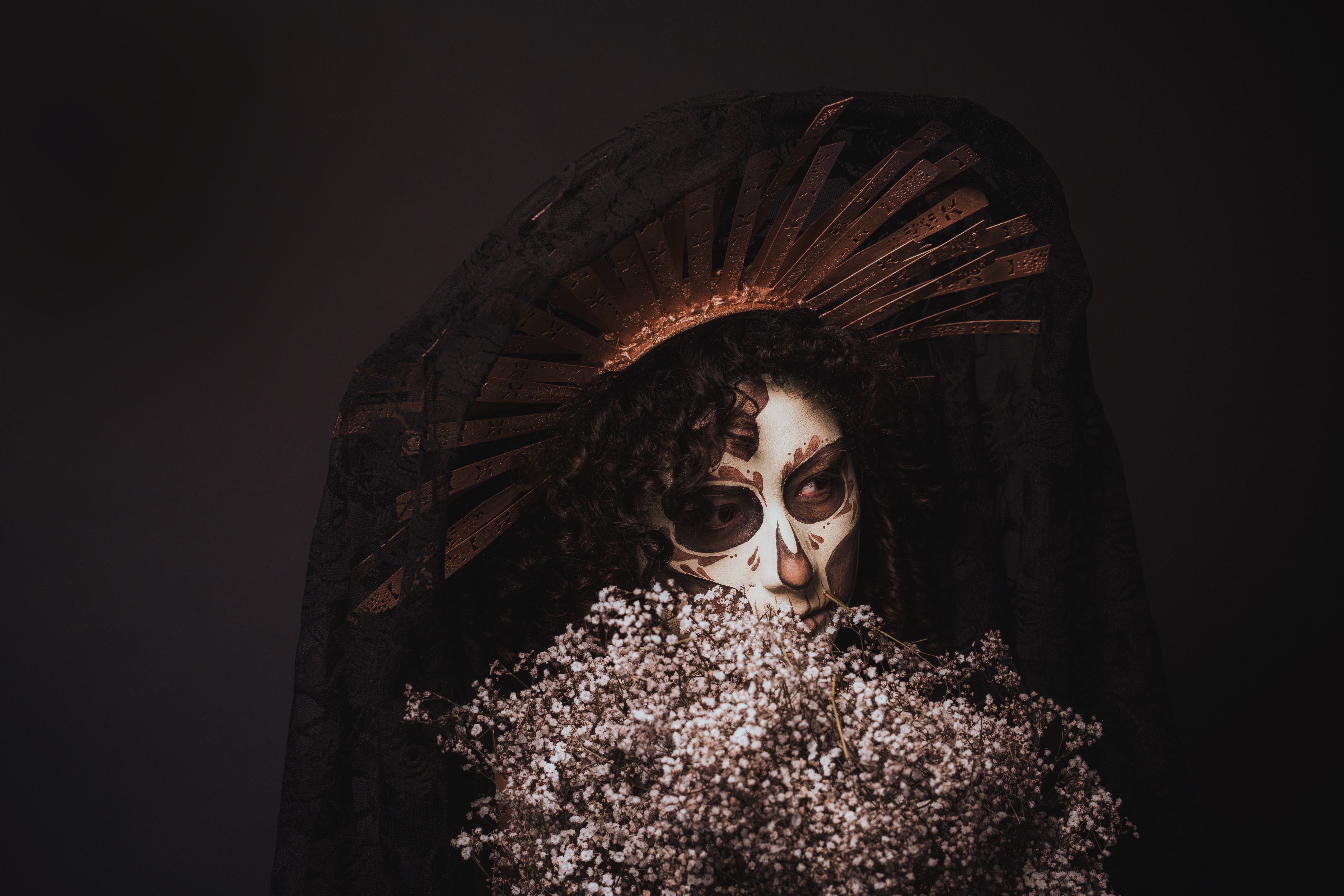 Elegante Retrato De Catrina Del Día De Muertos Con Flores · Foto de ...