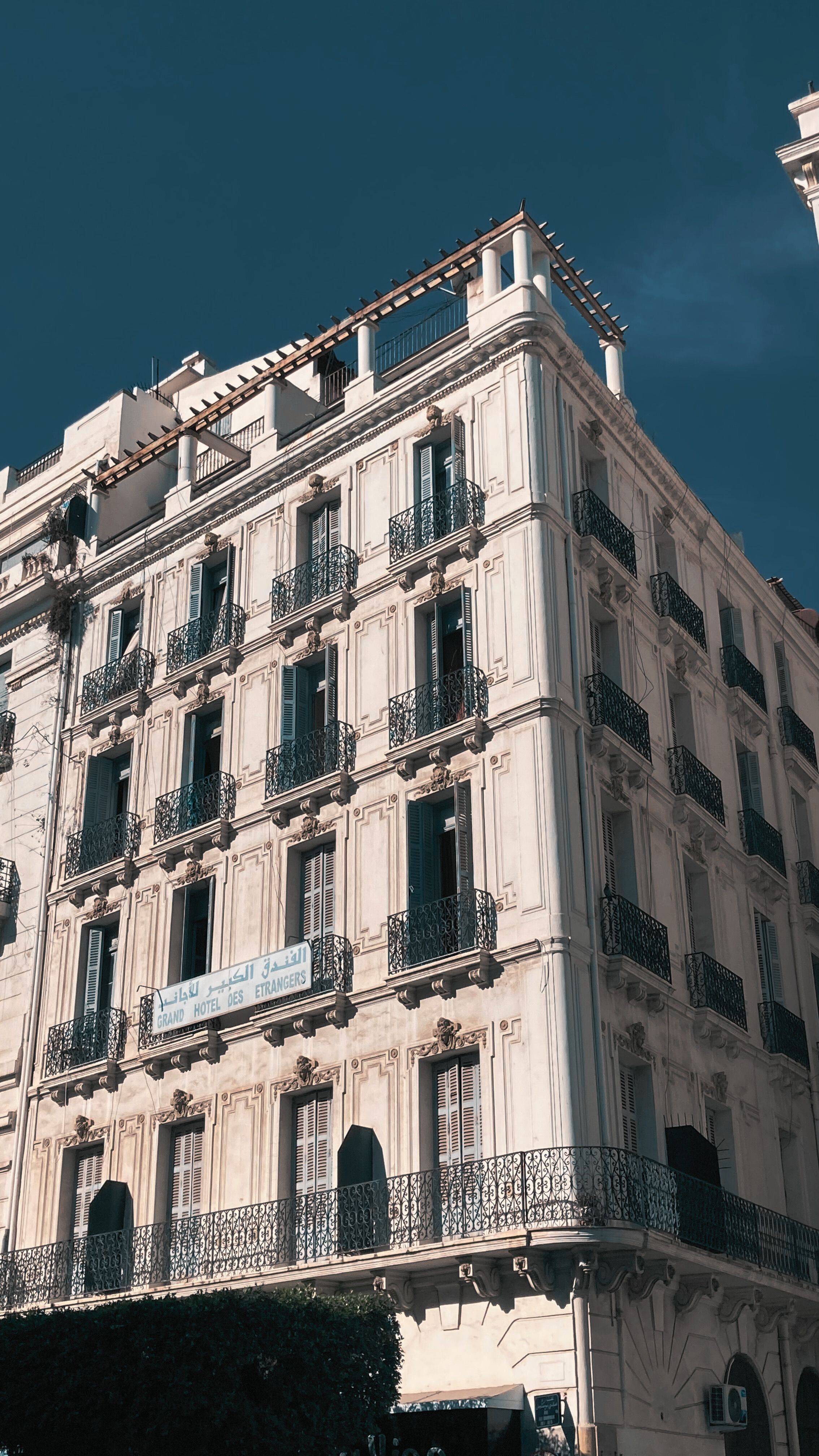 Historic European Building with Elegant Facade · Free Stock Photo