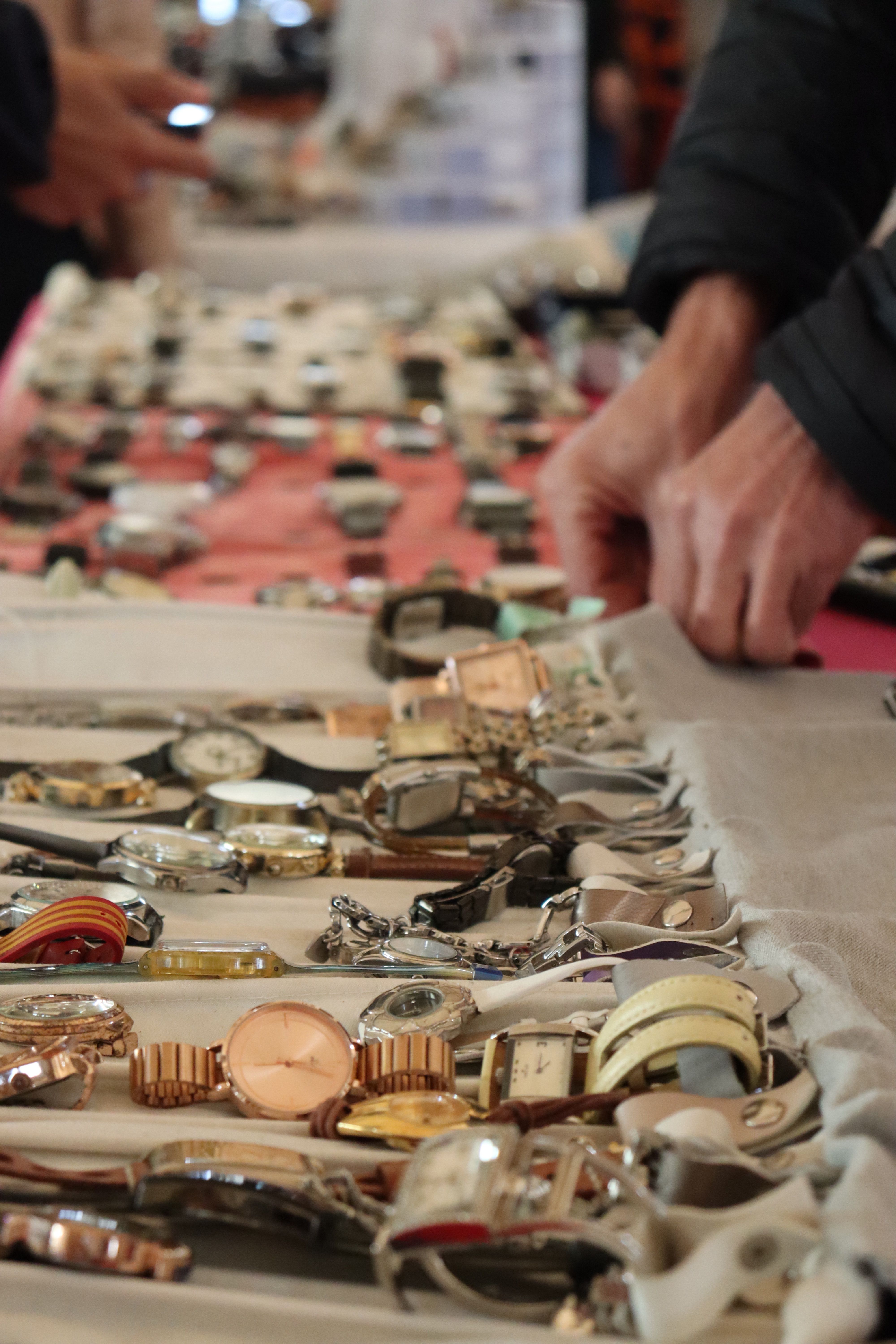 Close-up of Vintage Watches at a Market Stall · Free Stock Photo