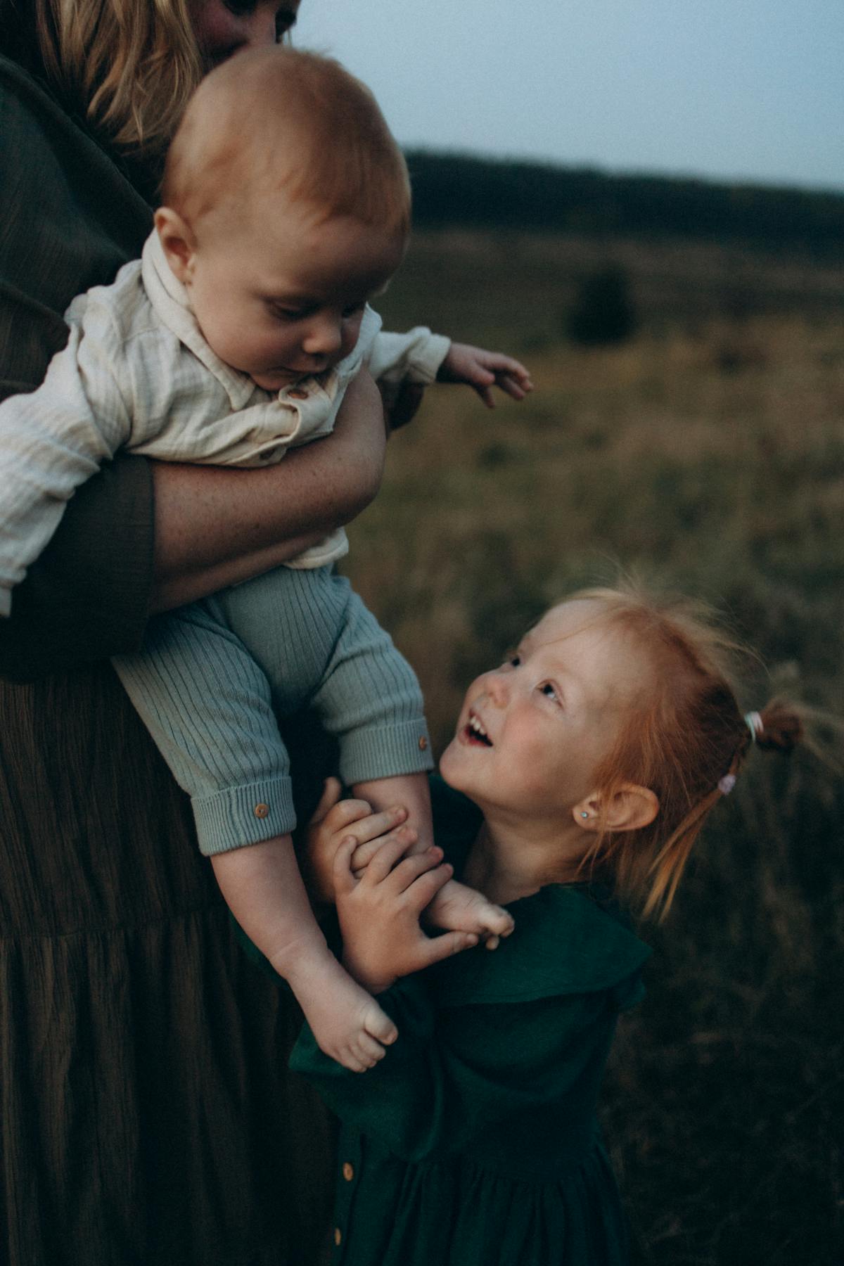 Siblings Photos, Download The BEST Free Siblings Stock Photos & HD Images