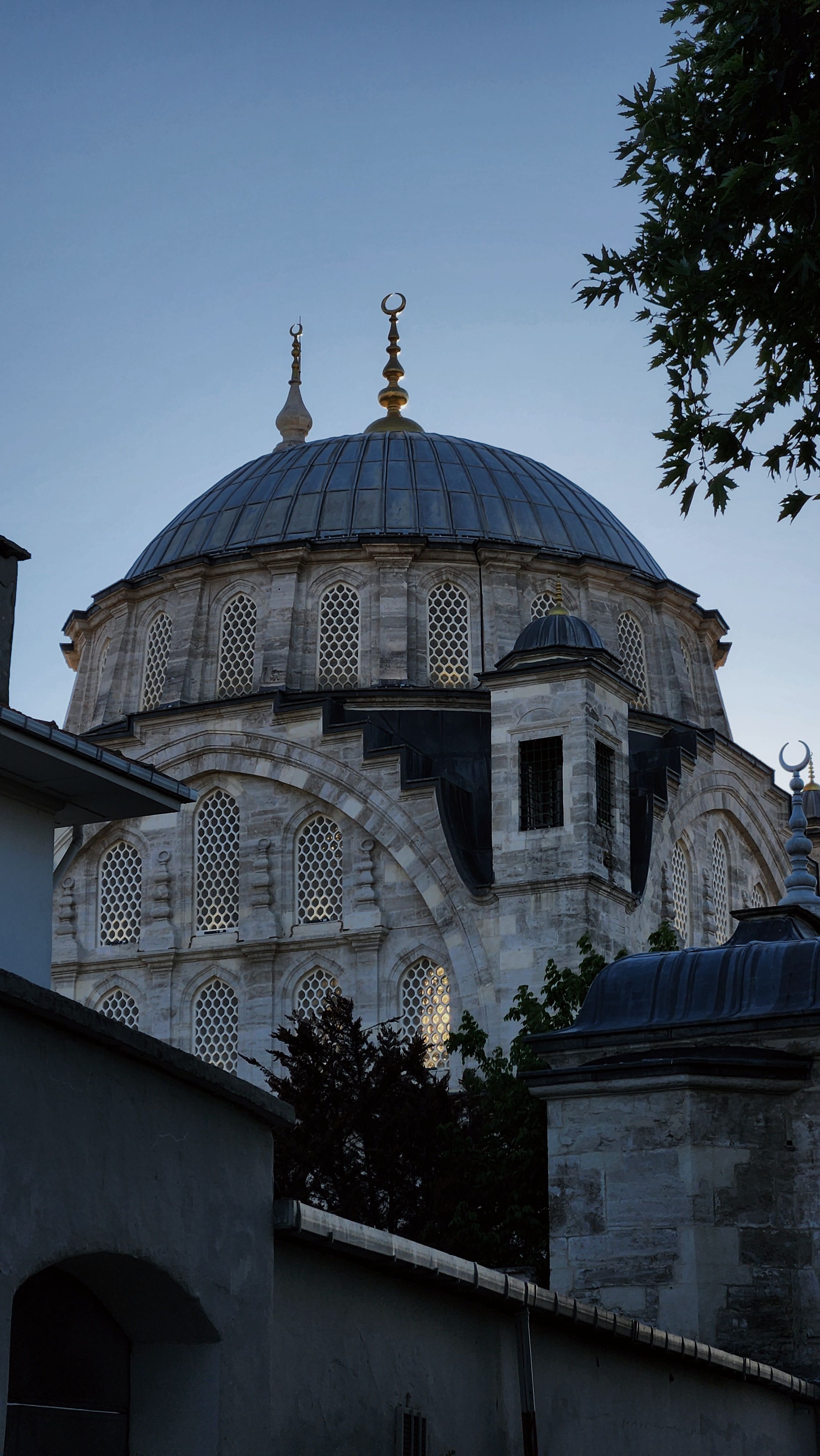 Historic Ottoman Mosque in Istanbul, Türkiye · Free Stock Photo
