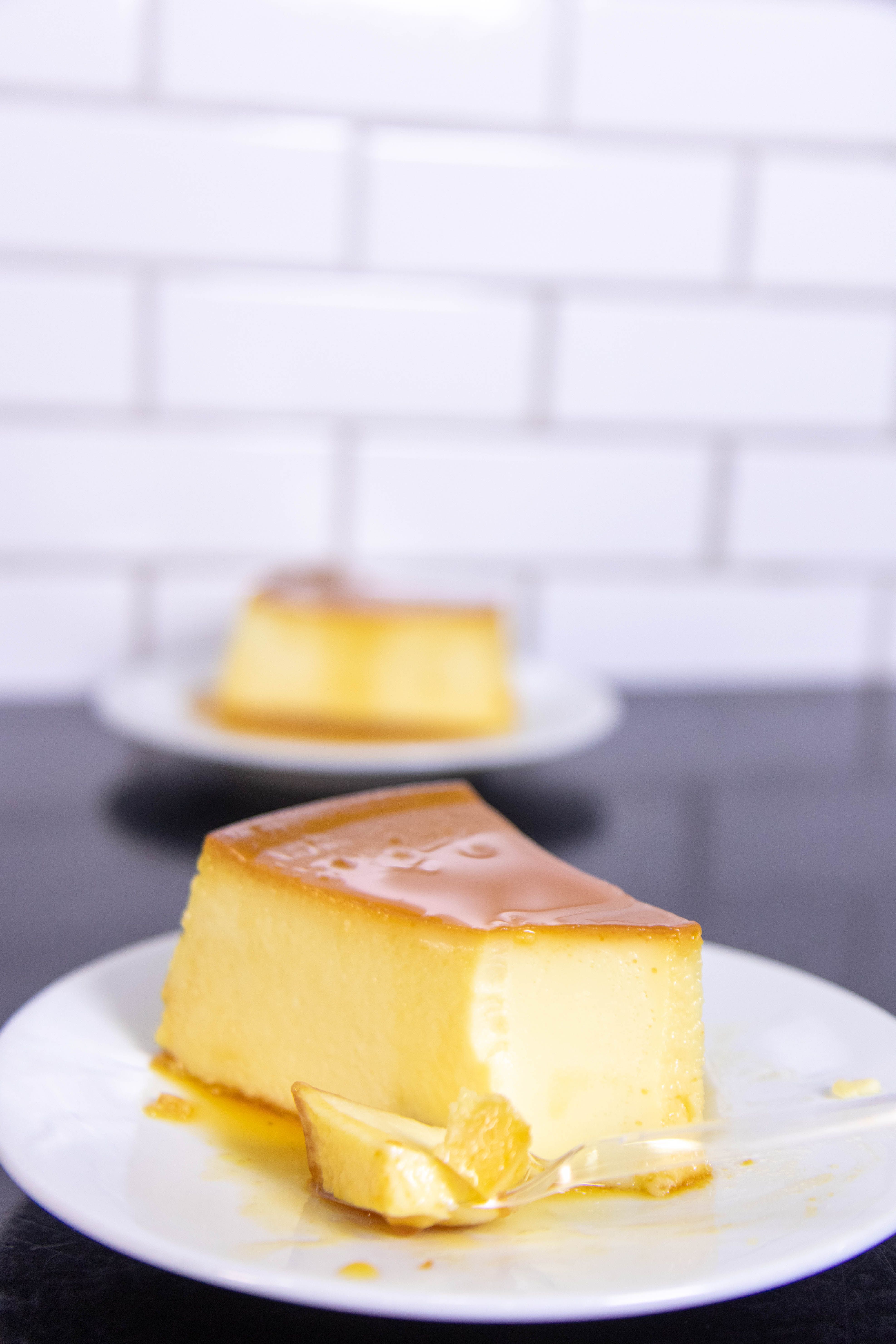 Deliciosa Fatia De Pudim De Caramelo Em Um Prato · Foto profissional ...
