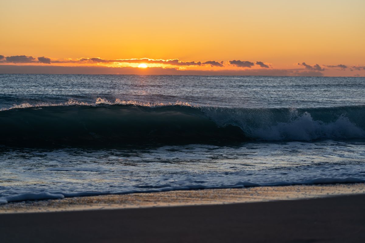 Calm Sea Waves And Sunset Photos, Download The BEST Free Calm Sea Waves ...