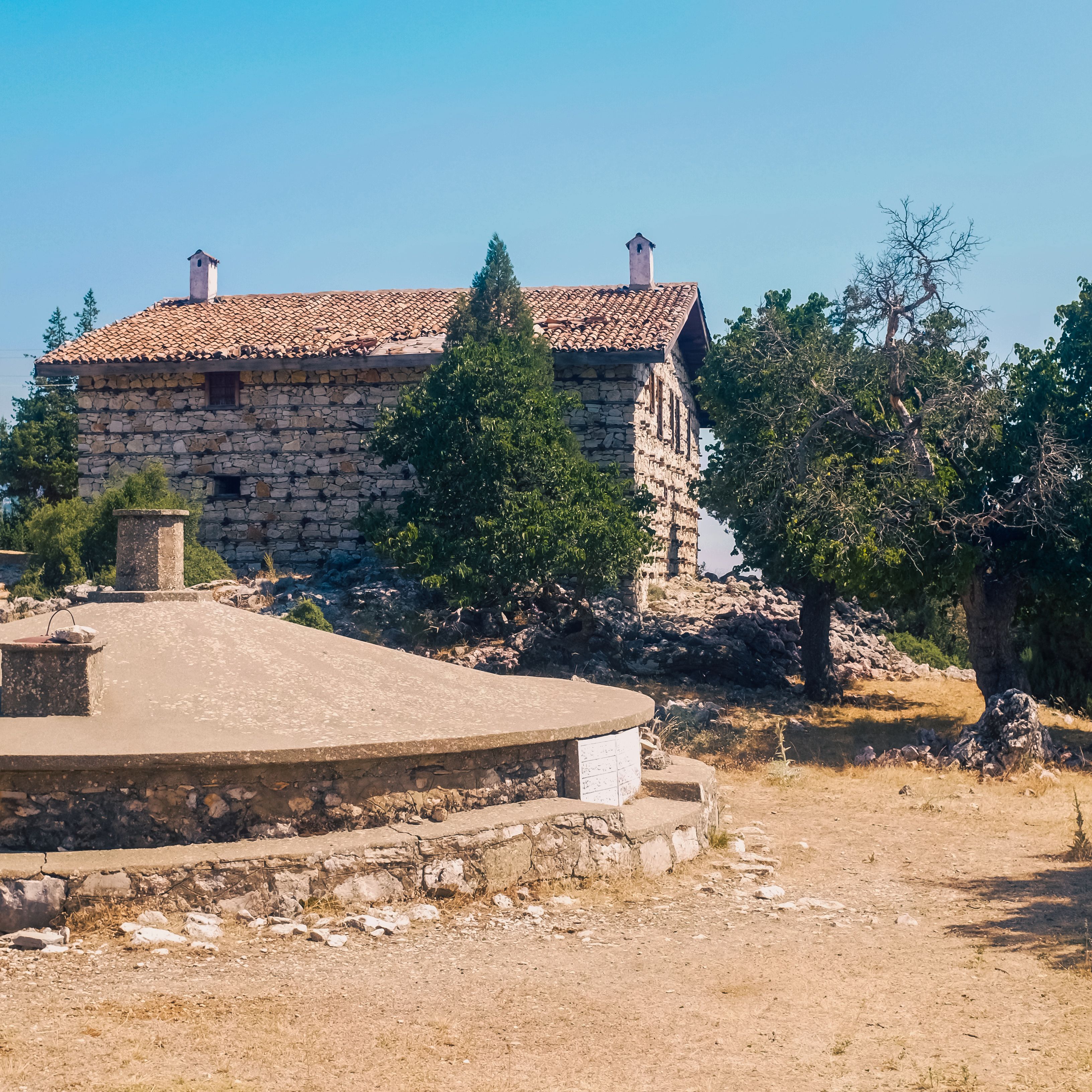 Rustic Stone House in Rural Landscape · Free Stock Photo