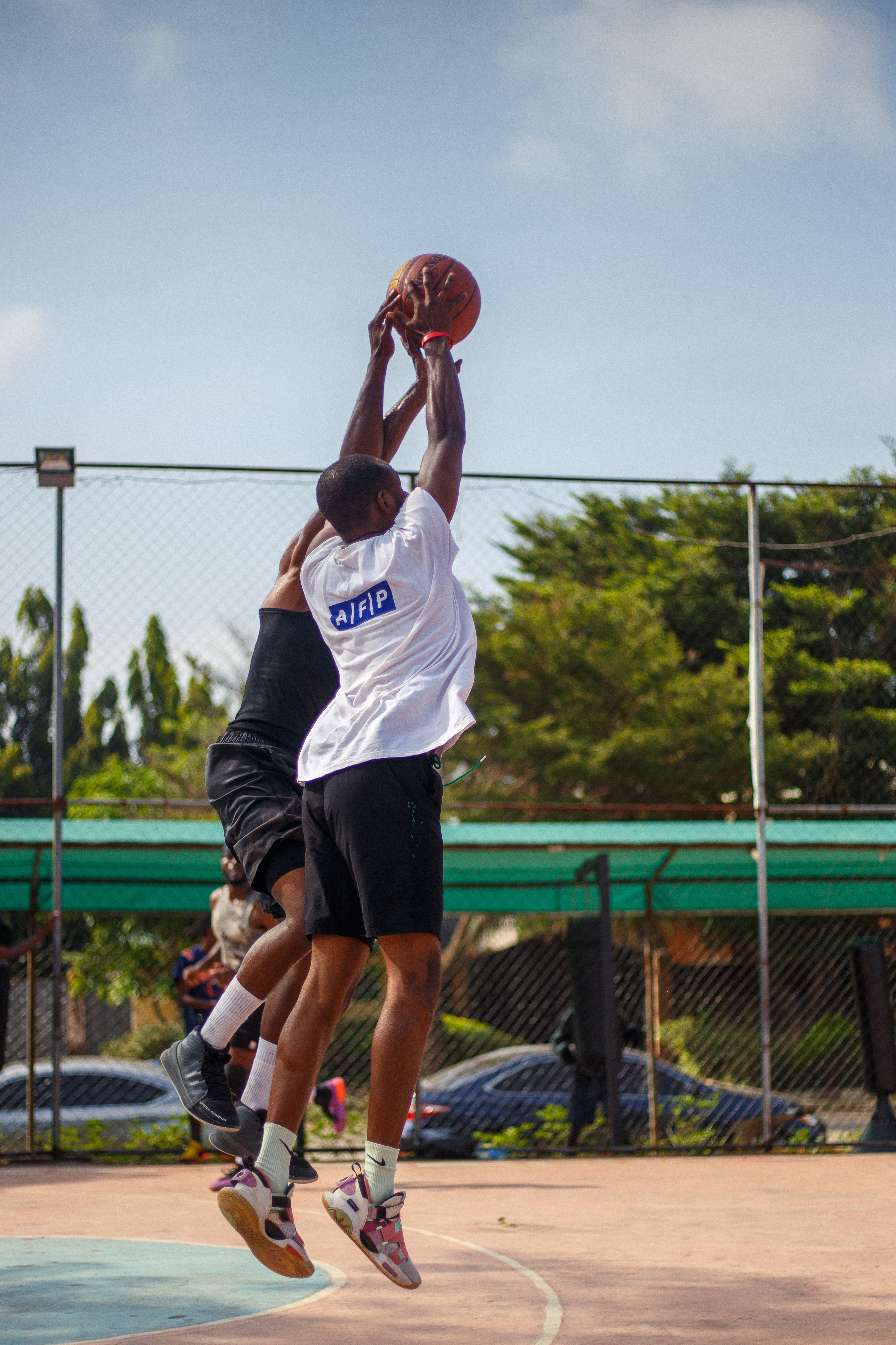 Intense Outdoor Basketball Game in Action · Free Stock Photo