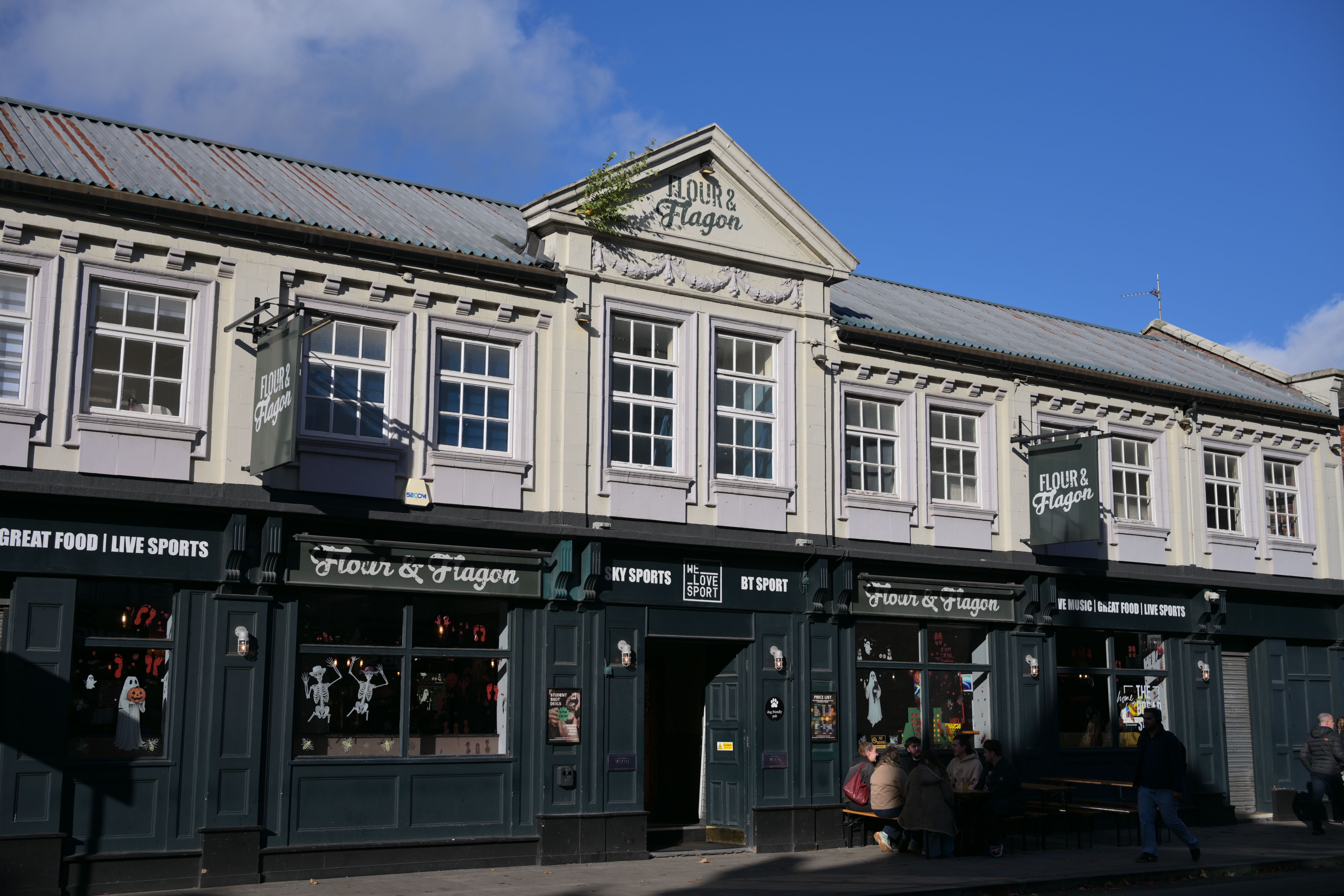 Historic Pub Exterior on Sunny Day · Free Stock Photo