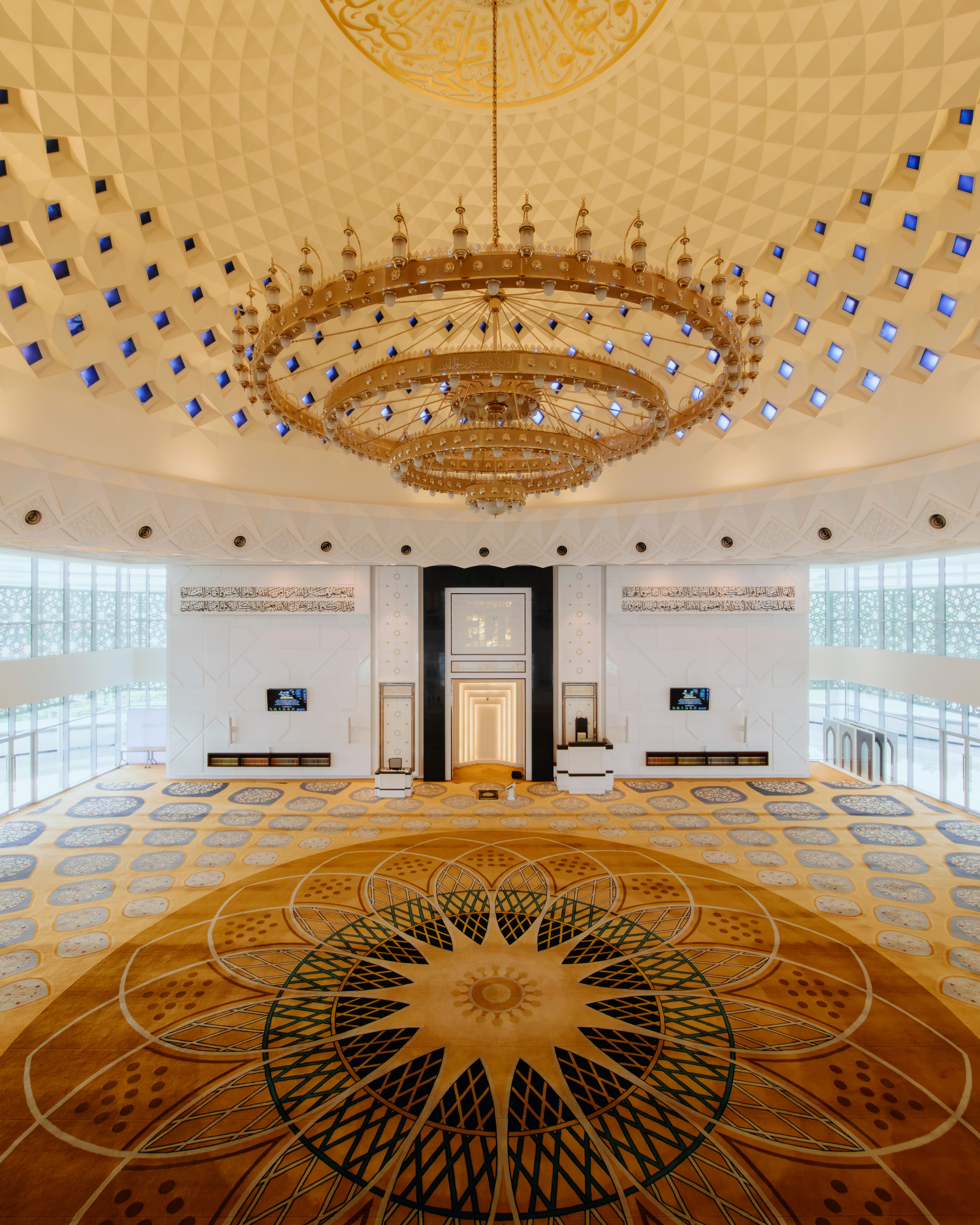 Grand Mosque Interior in Kuala Lumpur, Malaysia · Free Stock Photo