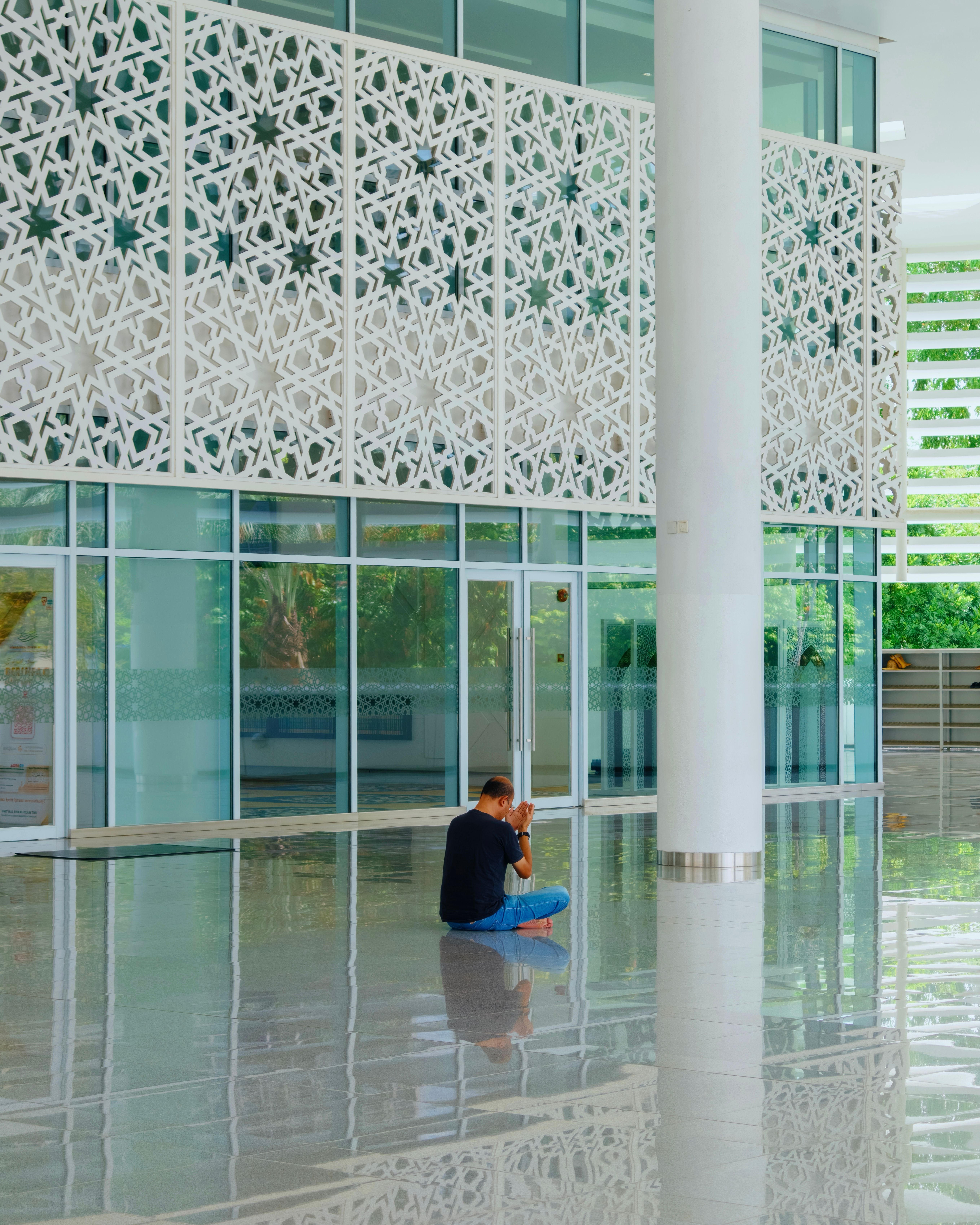 Modern Mosque Interior with Reflective Flooring · Free Stock Photo