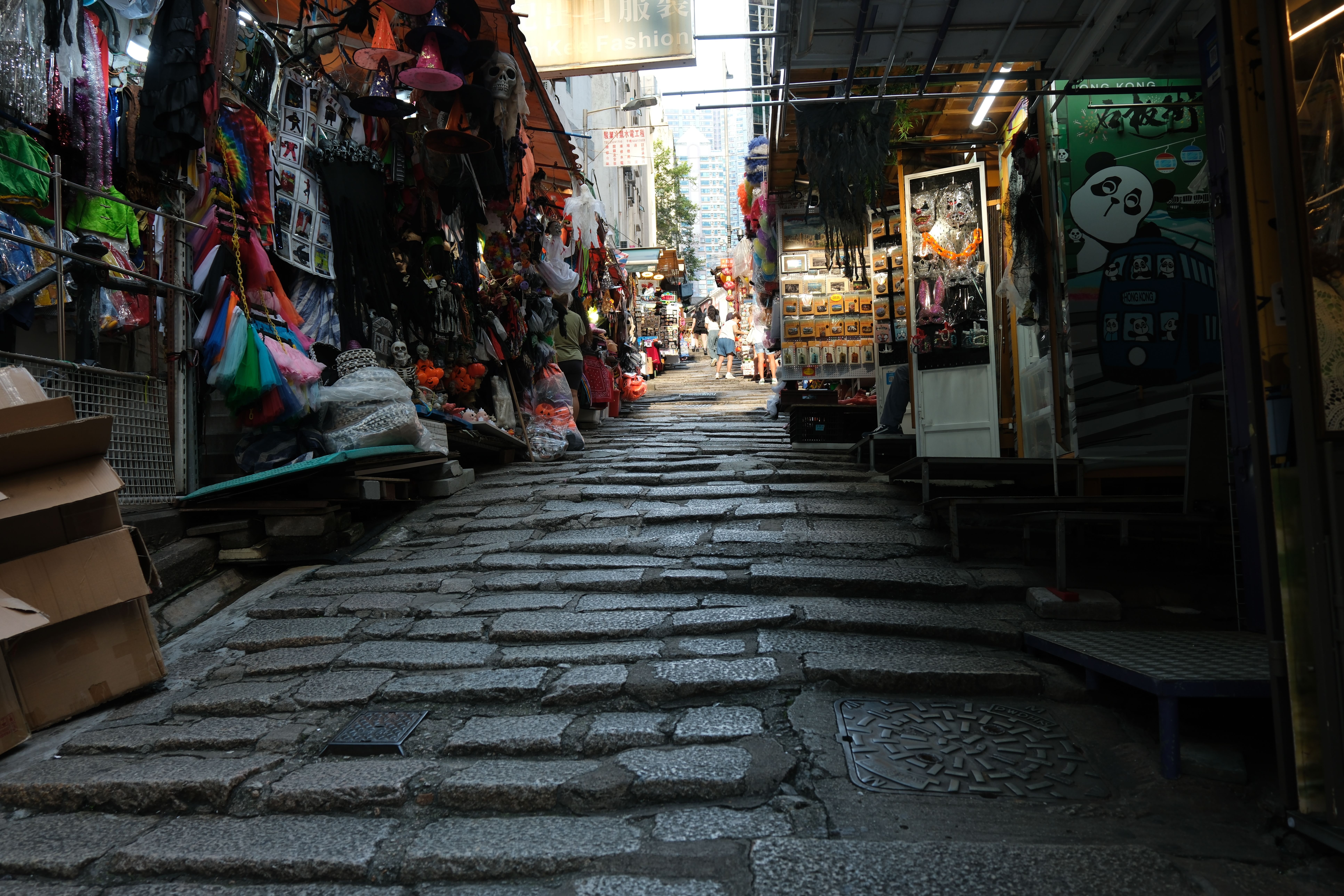 Charming Market Alley with Colorful Stalls · Free Stock Photo