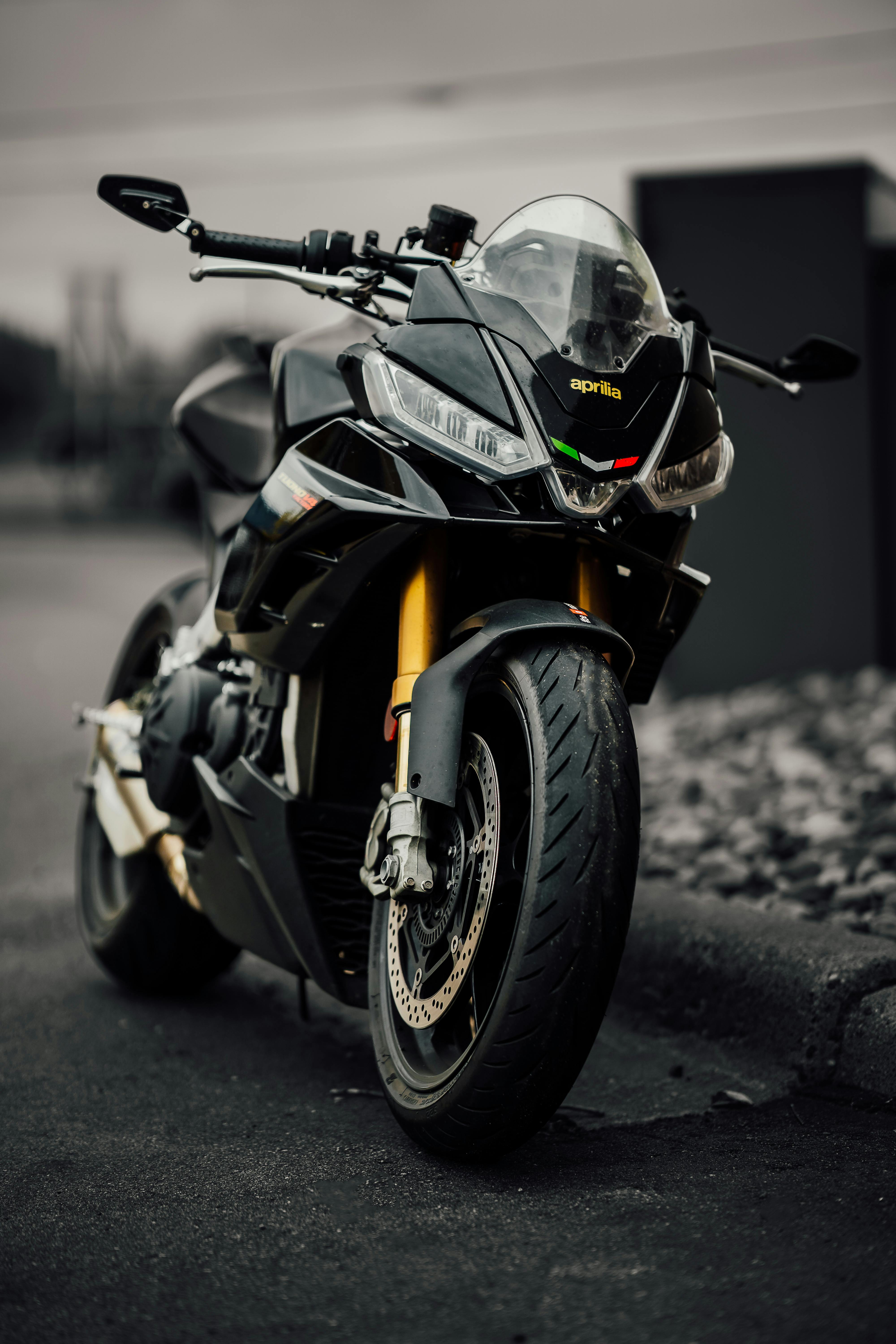 Sleek Black Motorcycle Parked Outdoors · Free Stock Photo