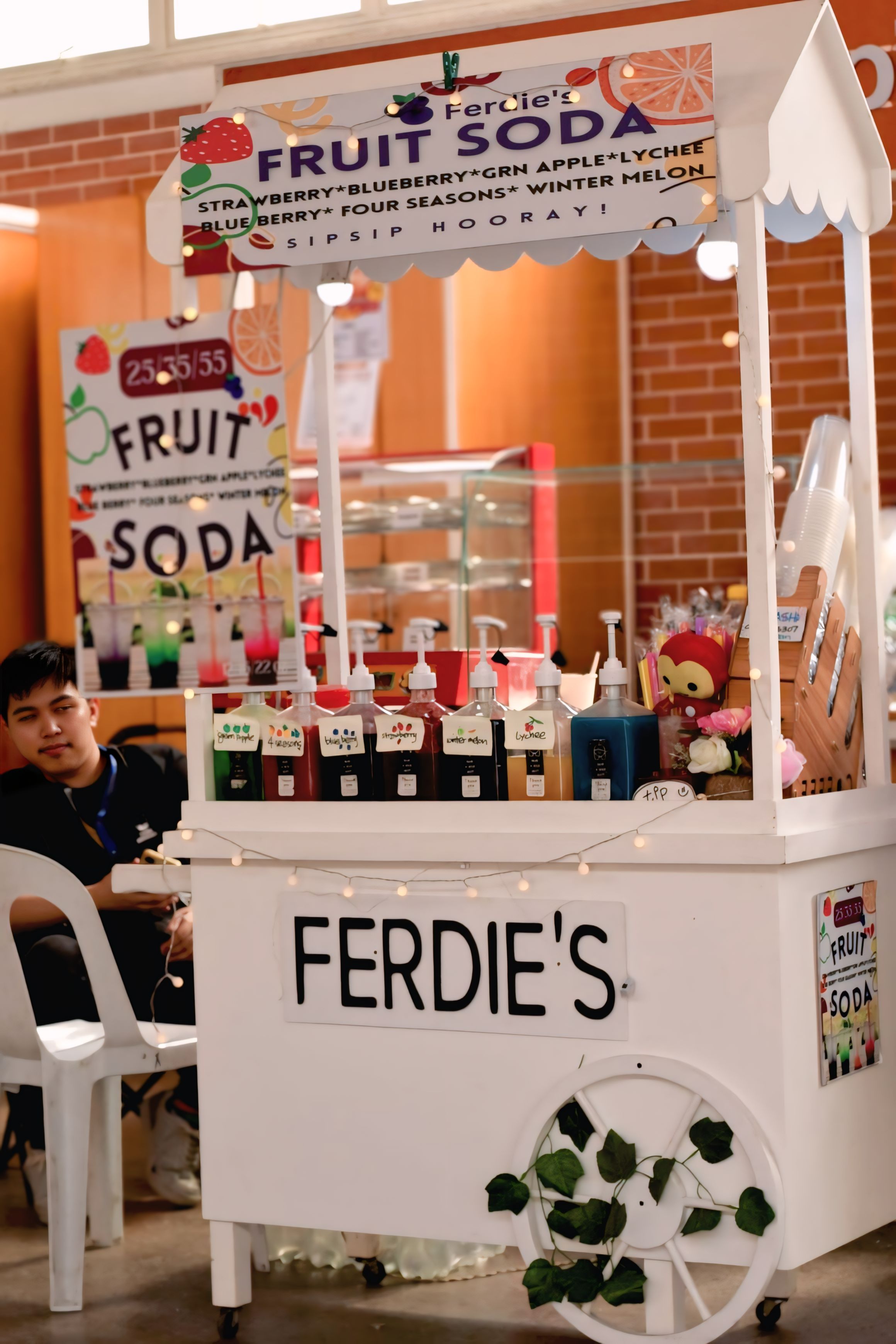 Stand De Soda Aux Fruits Colorés à Marikina, Philippines · Photo gratuite