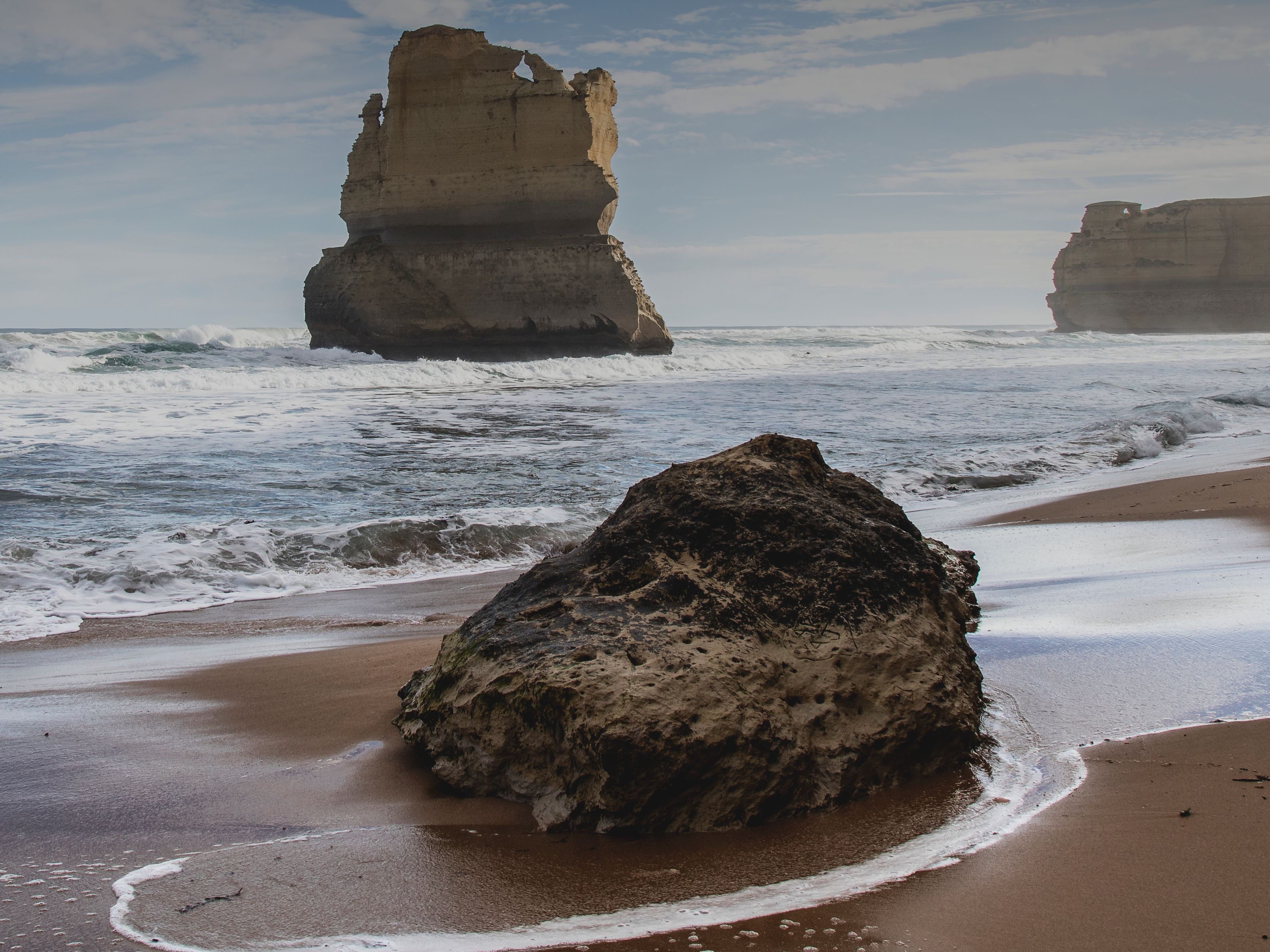 Dramatic Beach Scene at Victoria's Twelve Apostles · Free Stock Photo