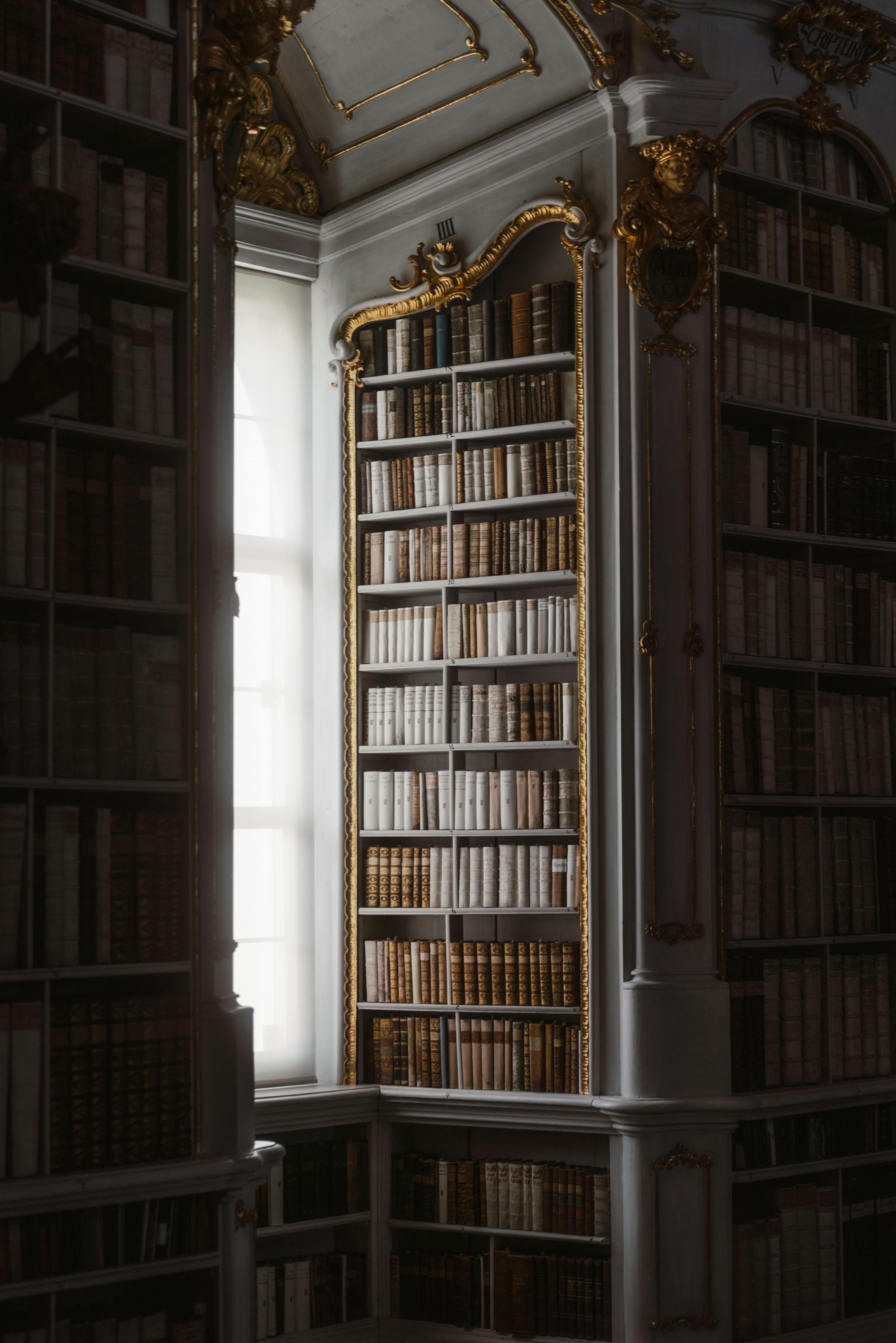 Elegante Biblioteca De Estilo Rococó En La Abadía De Admont. · Foto de ...