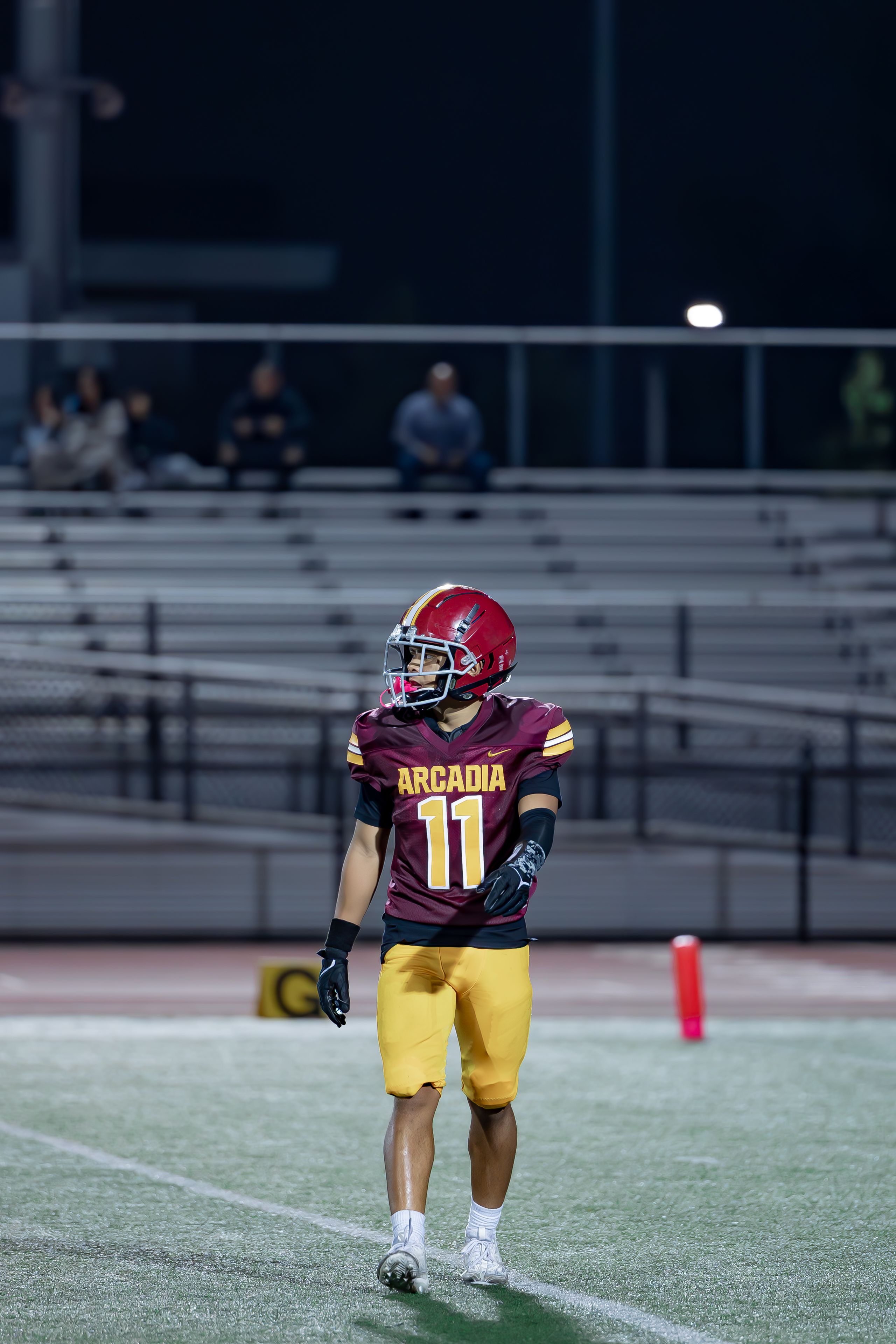 High School Football Player in Action at Night Game · Free Stock Photo
