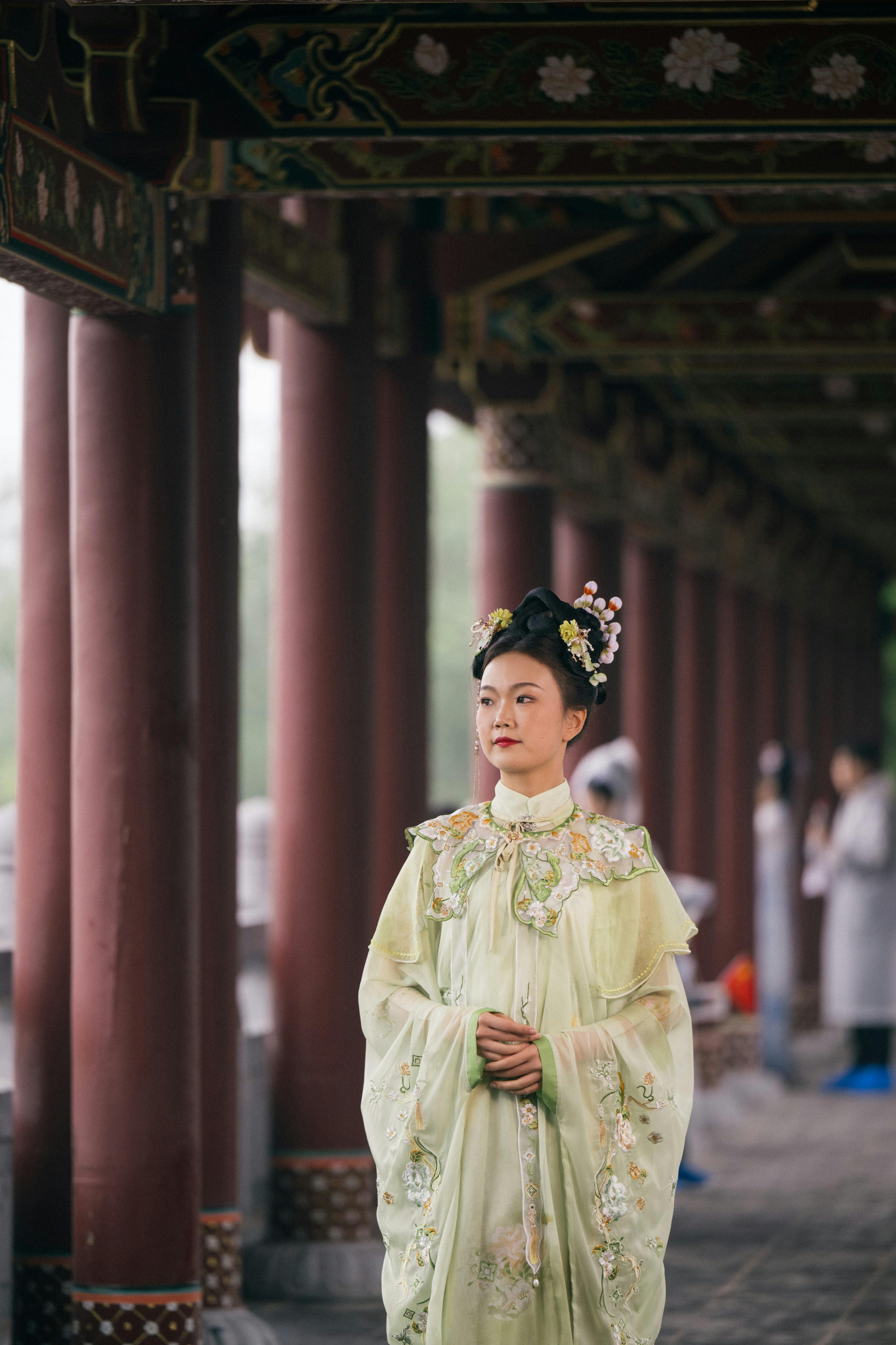 Women+Wearing+Small+Bikini+Outfits Photos, Download The BEST Free Women ...