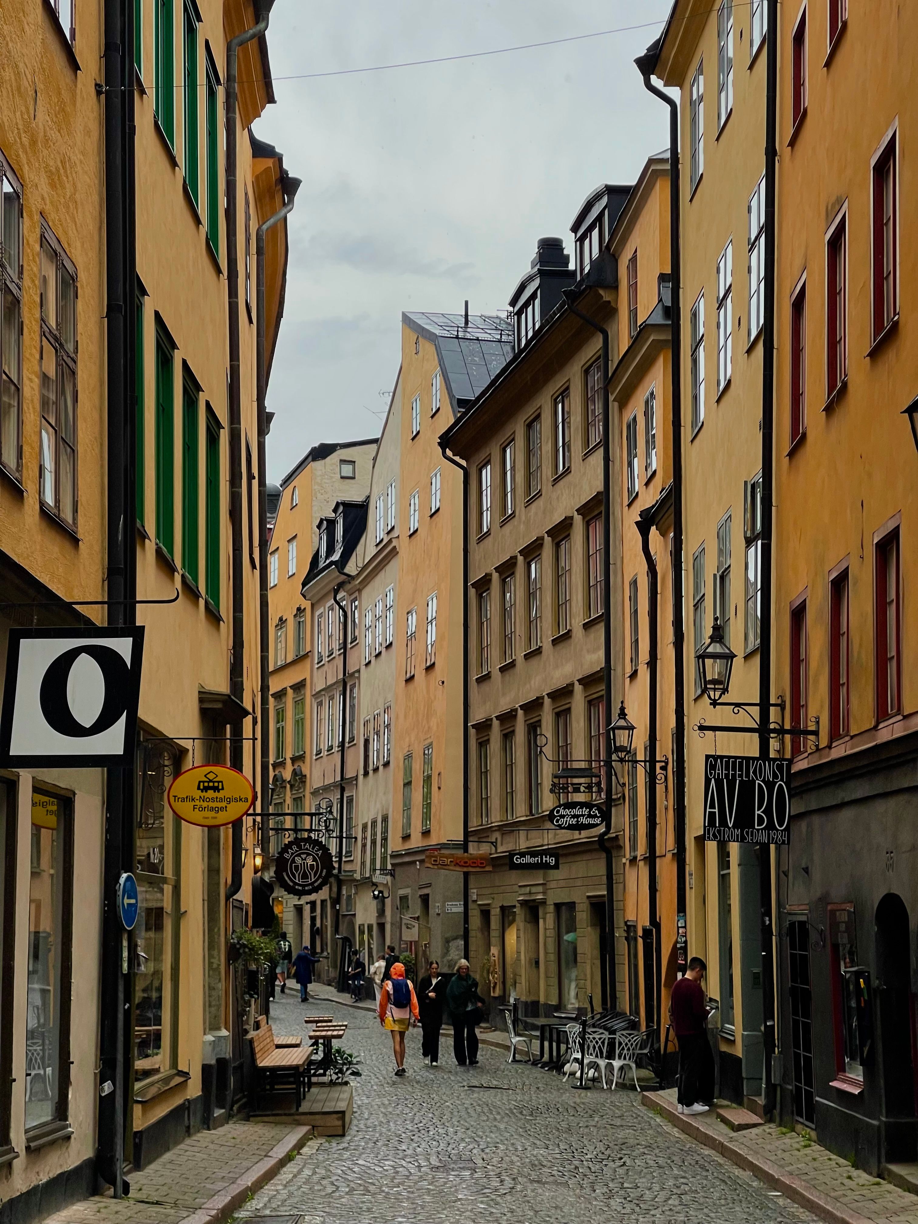 Charming Street Scene in Gamla Stan, Stockholm · Free Stock Photo