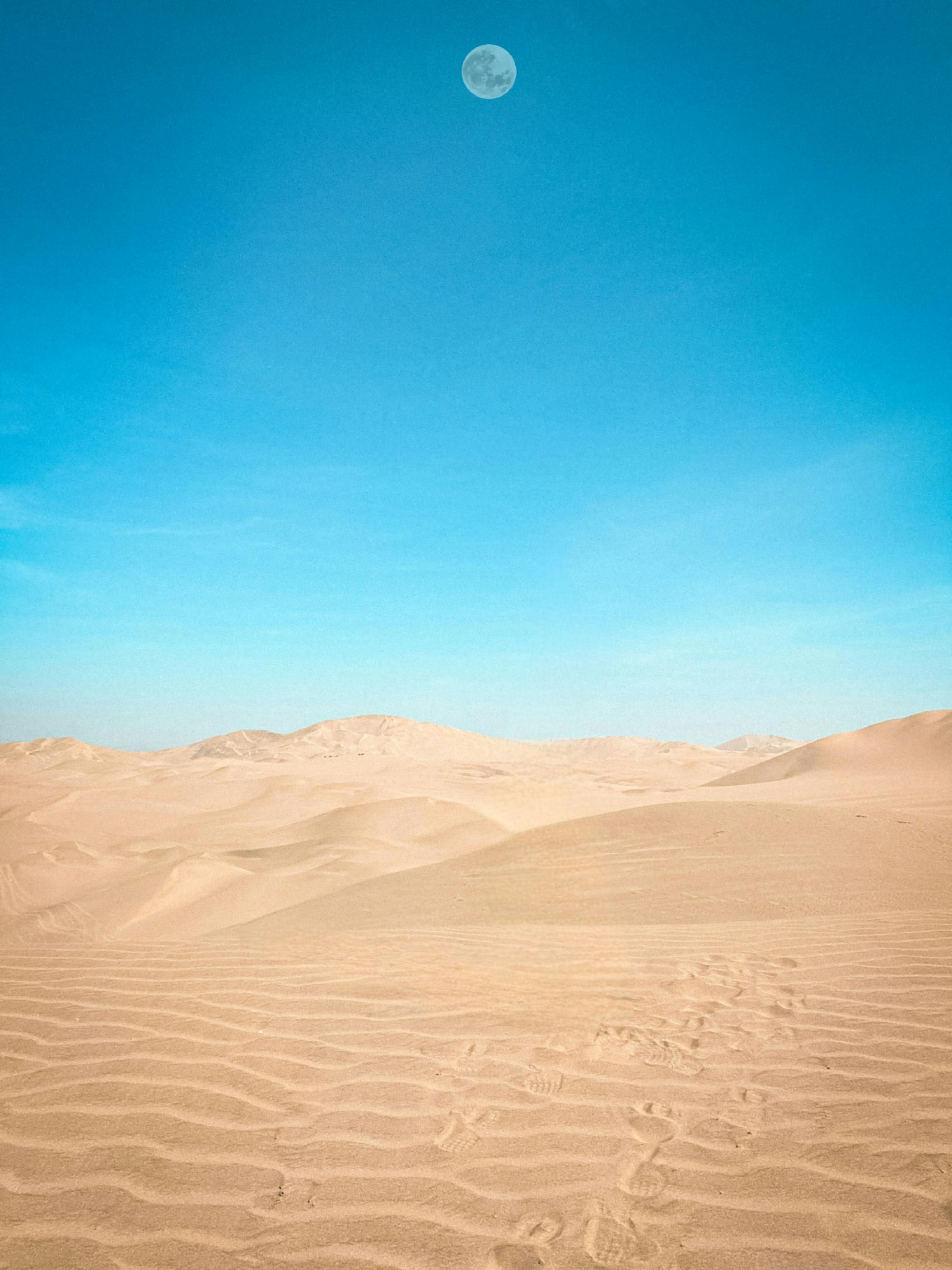 Stunning Peruvian Desert Landscape with Moon · Free Stock Photo
