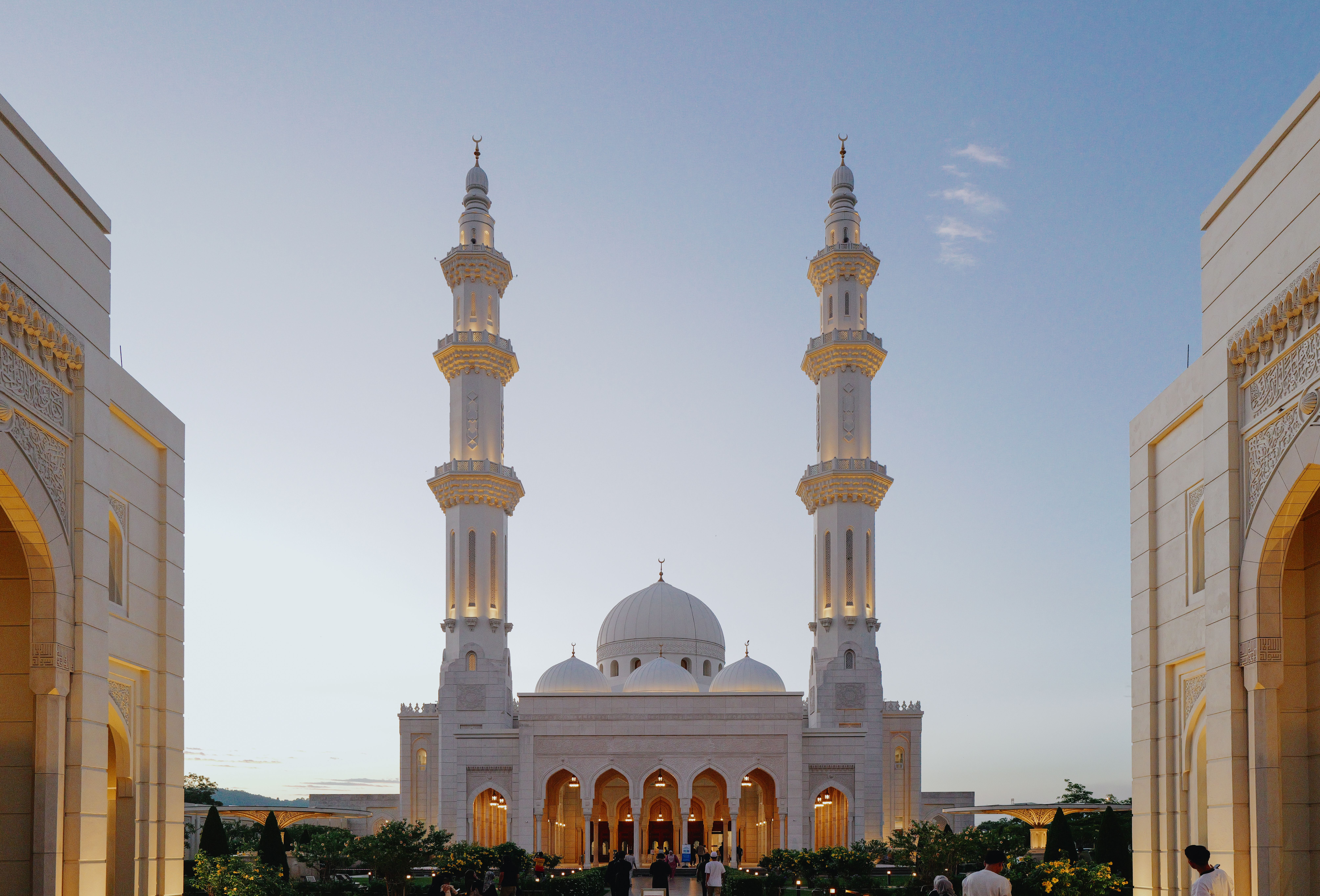 Majestic Mosque at Sunset in Sendayan, Malaysia · Free Stock Photo