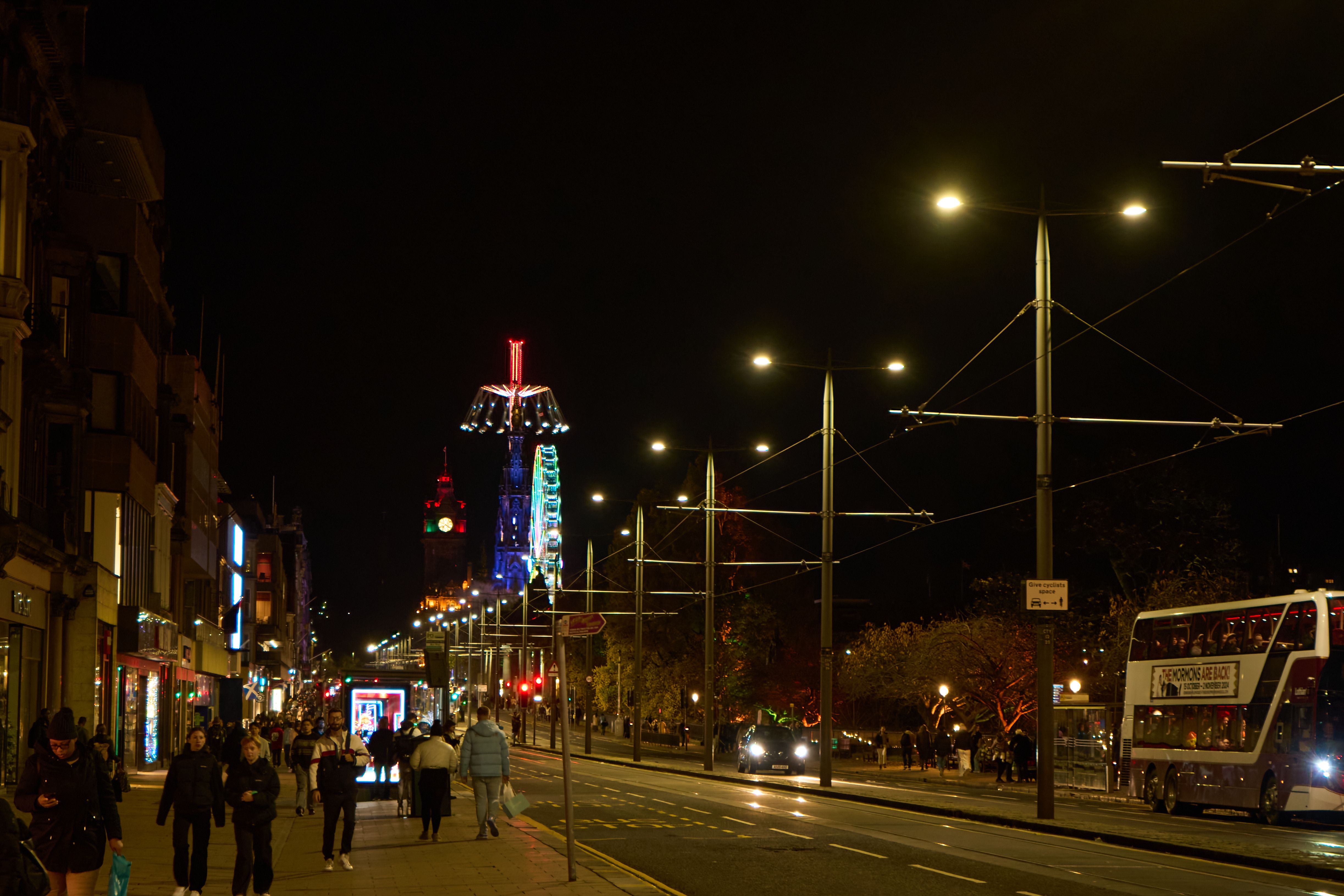 Vibrant Nightlife on Edinburgh's Streets · Free Stock Photo