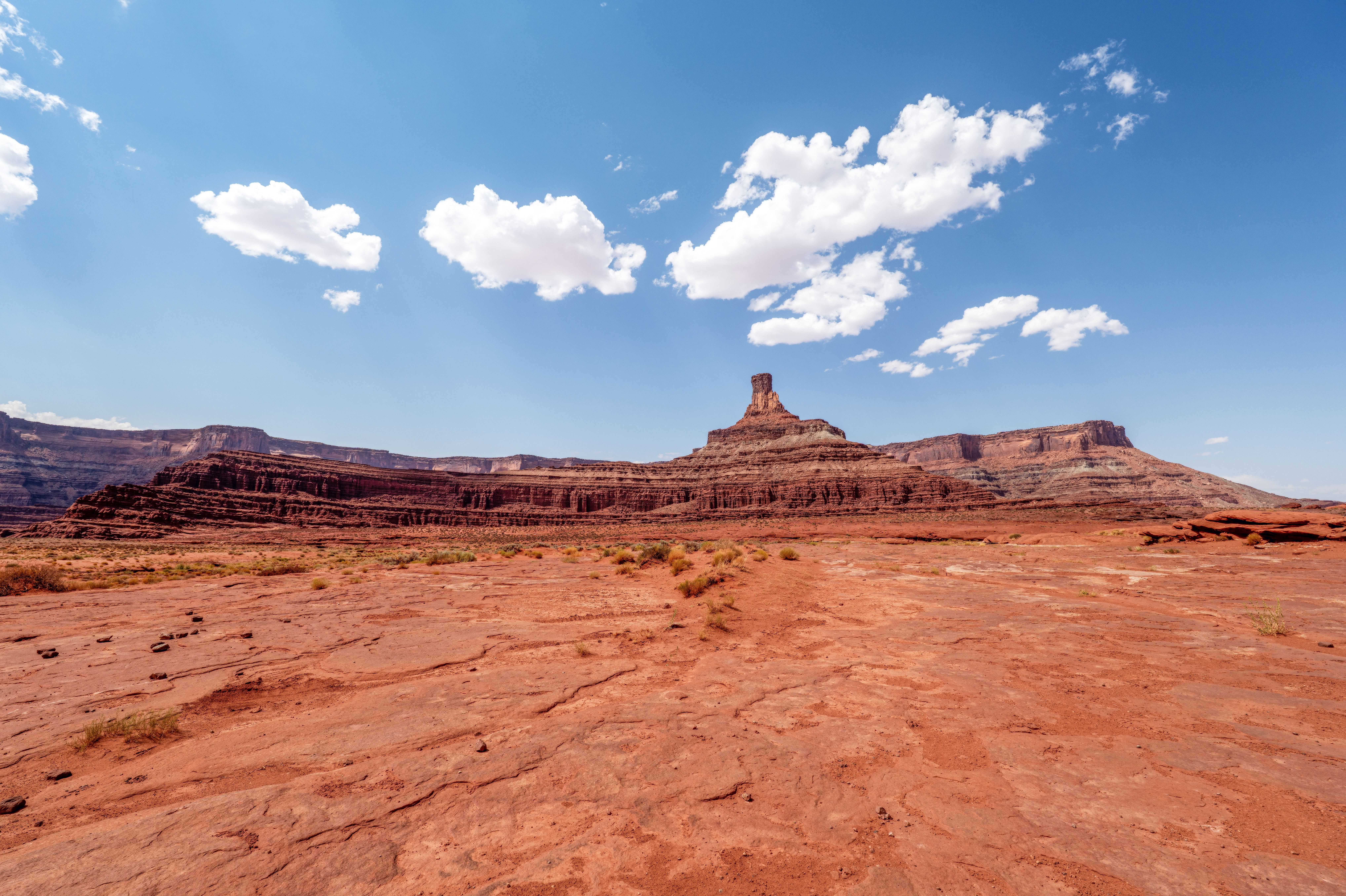 Stunning View of Buttes in Desert Landscape · Free Stock Photo