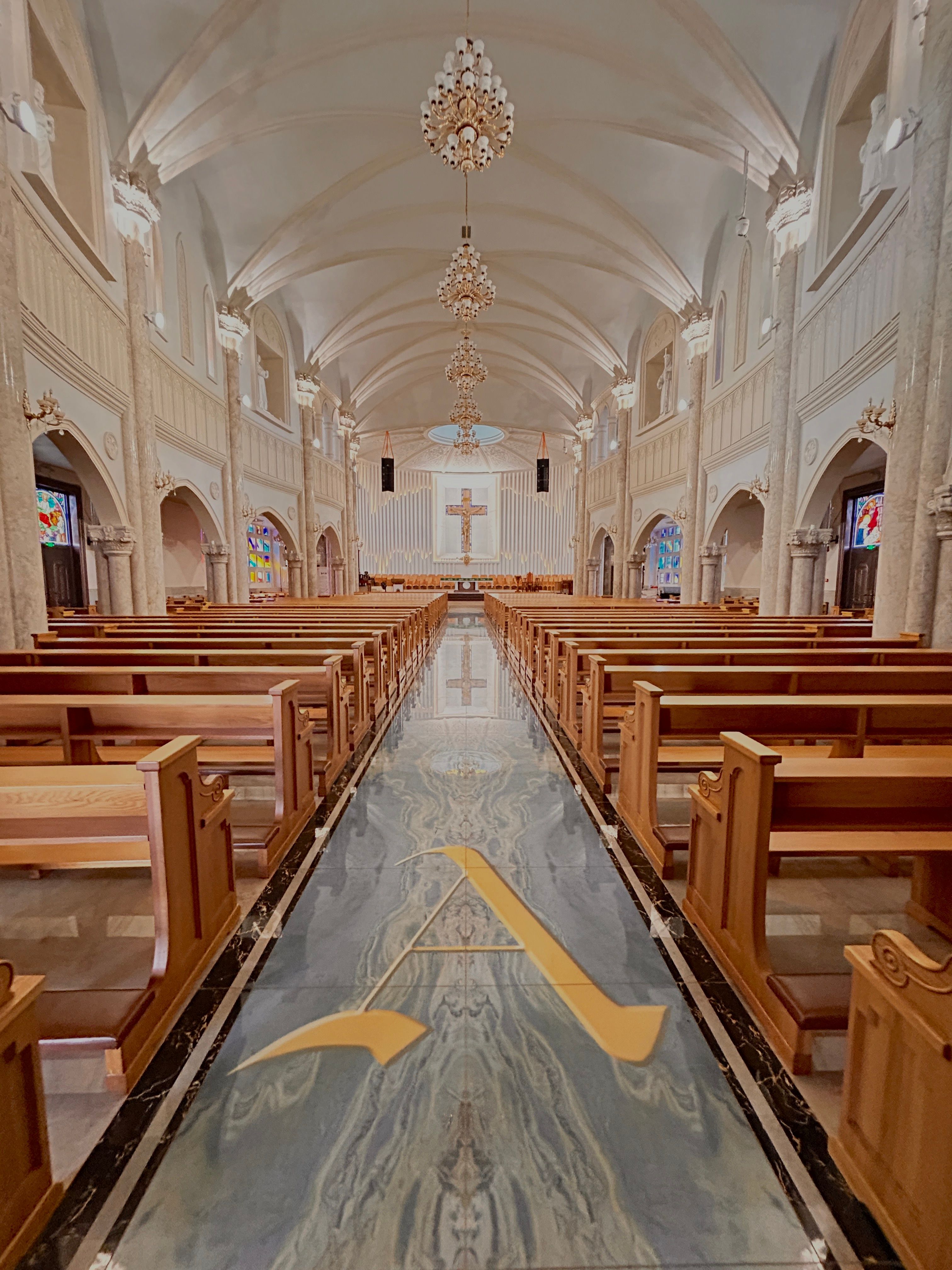 Elegant Church Interior with Marble Aisle · Free Stock Photo